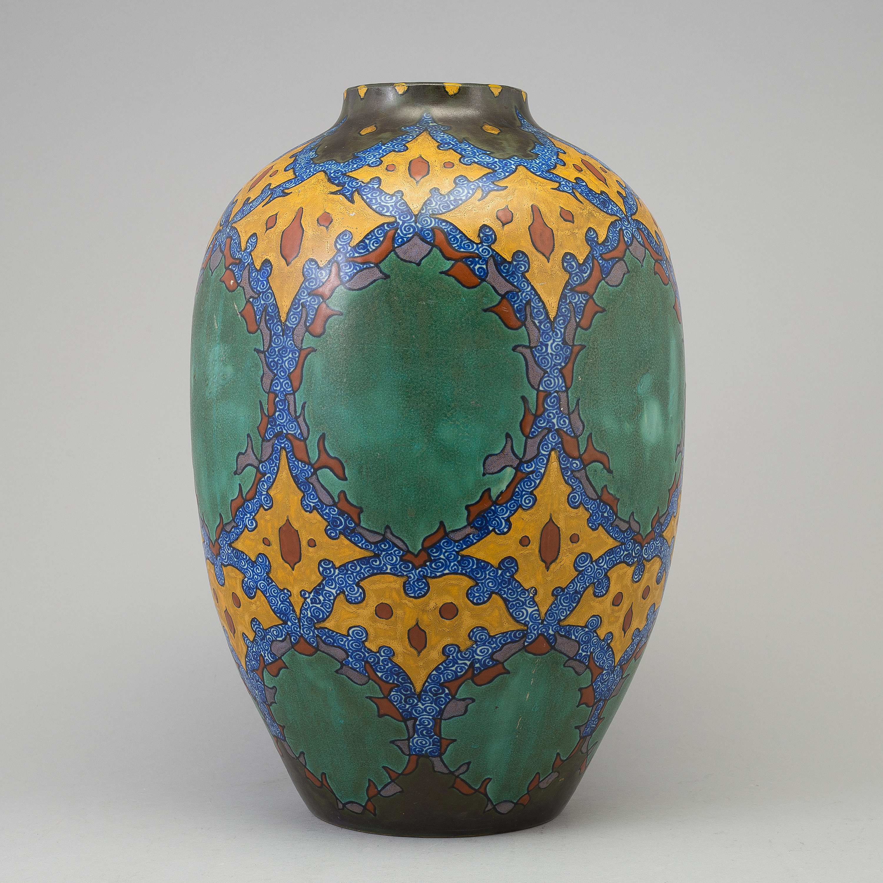 A large ceramic 'Virginia' vase from Gouda Holland. - Bukowskis