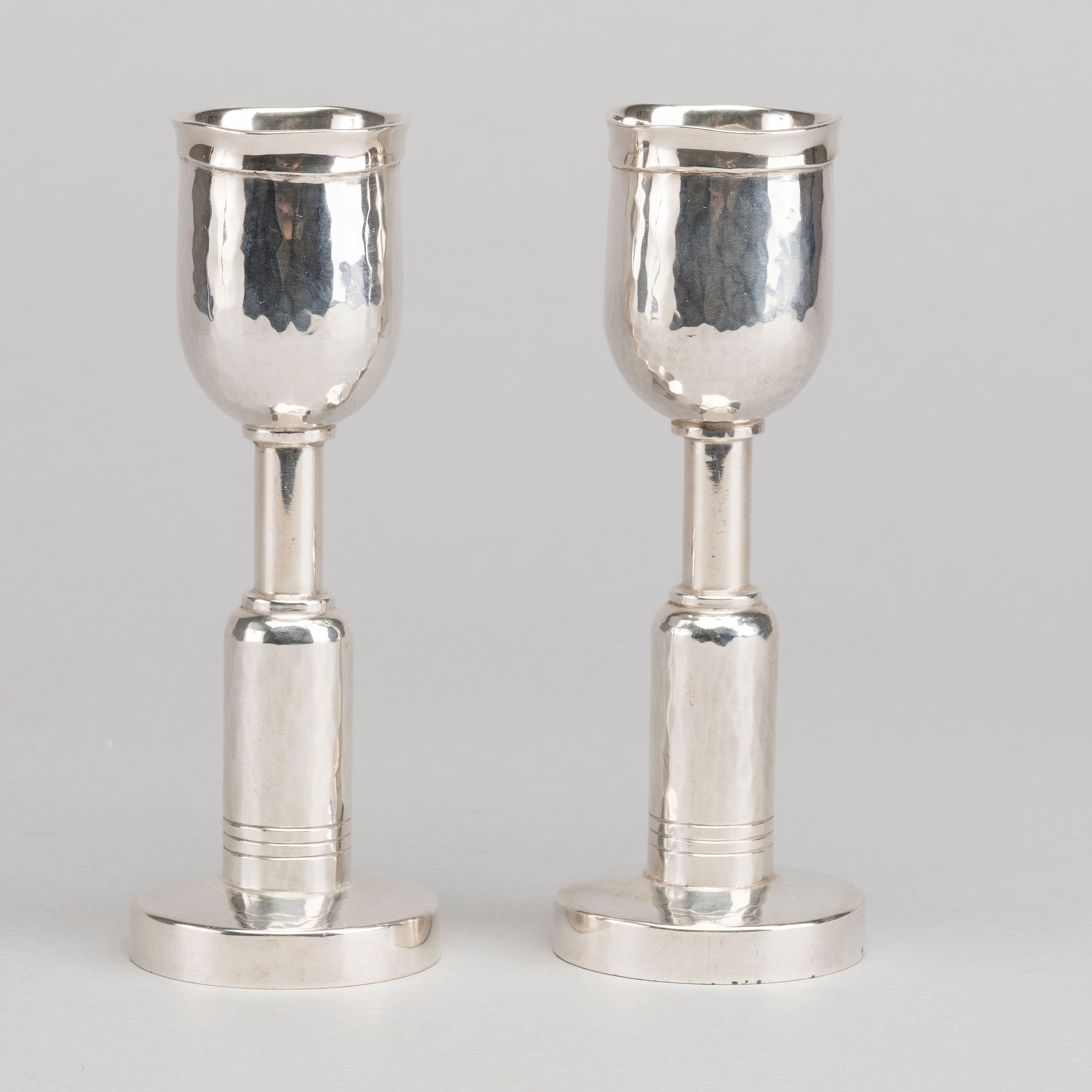 SNAPSGLAS, ett par, silver, silversmed Rolf Karlsson 1978. - Bukowskis