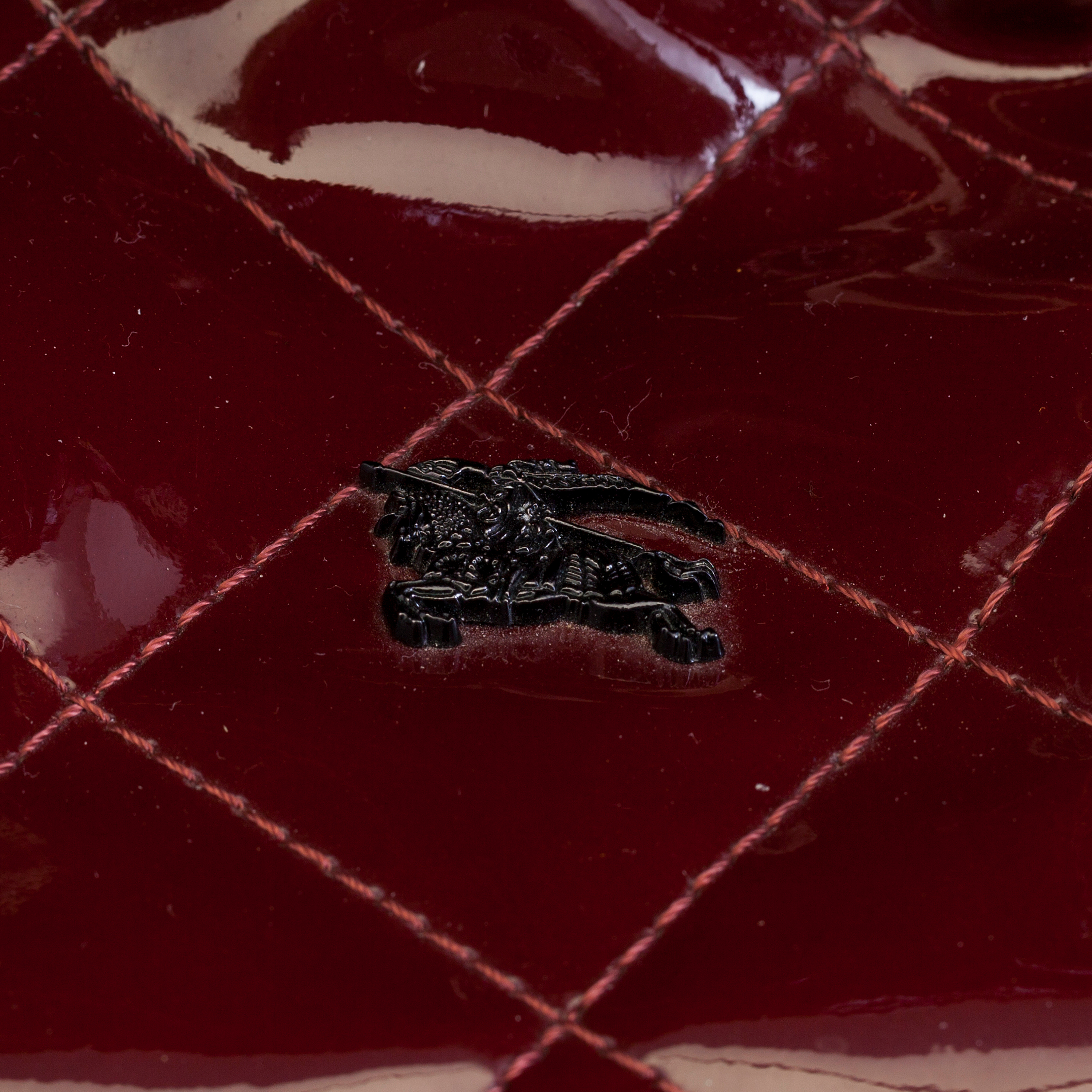 A darkred lacquer leather handbag by Burberry Prorsum. - Bukowskis