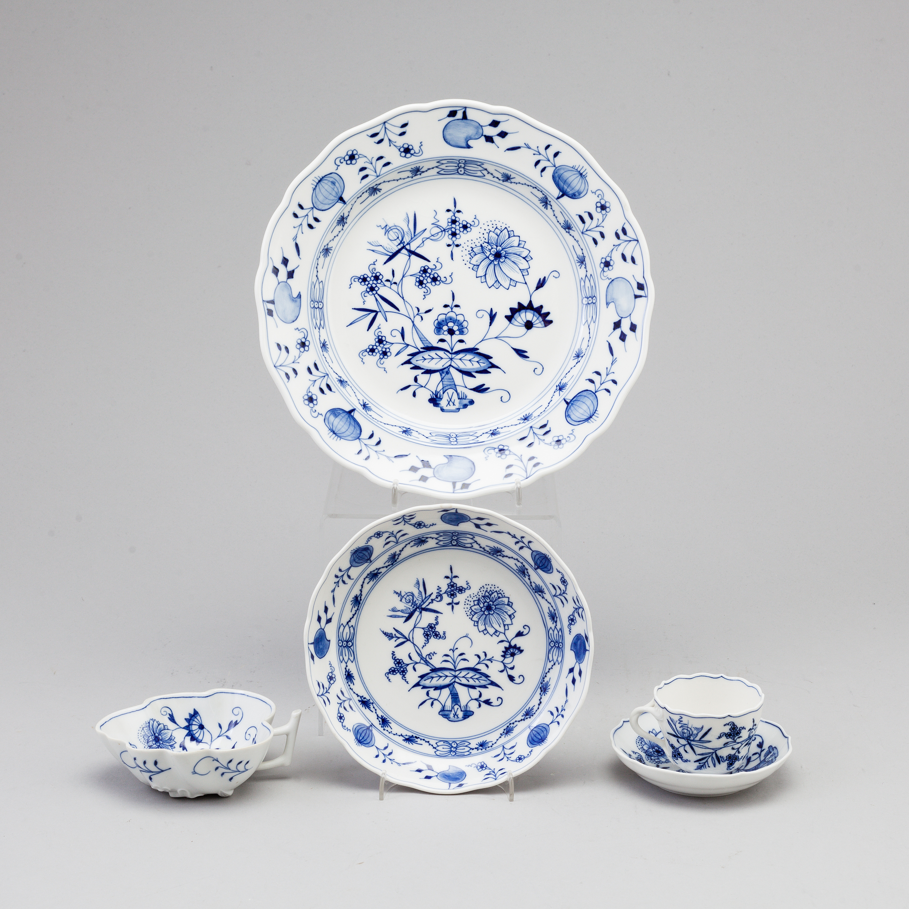 A 20th century 11-piece Meissen Blue Onion pattern porcelain coffee ...