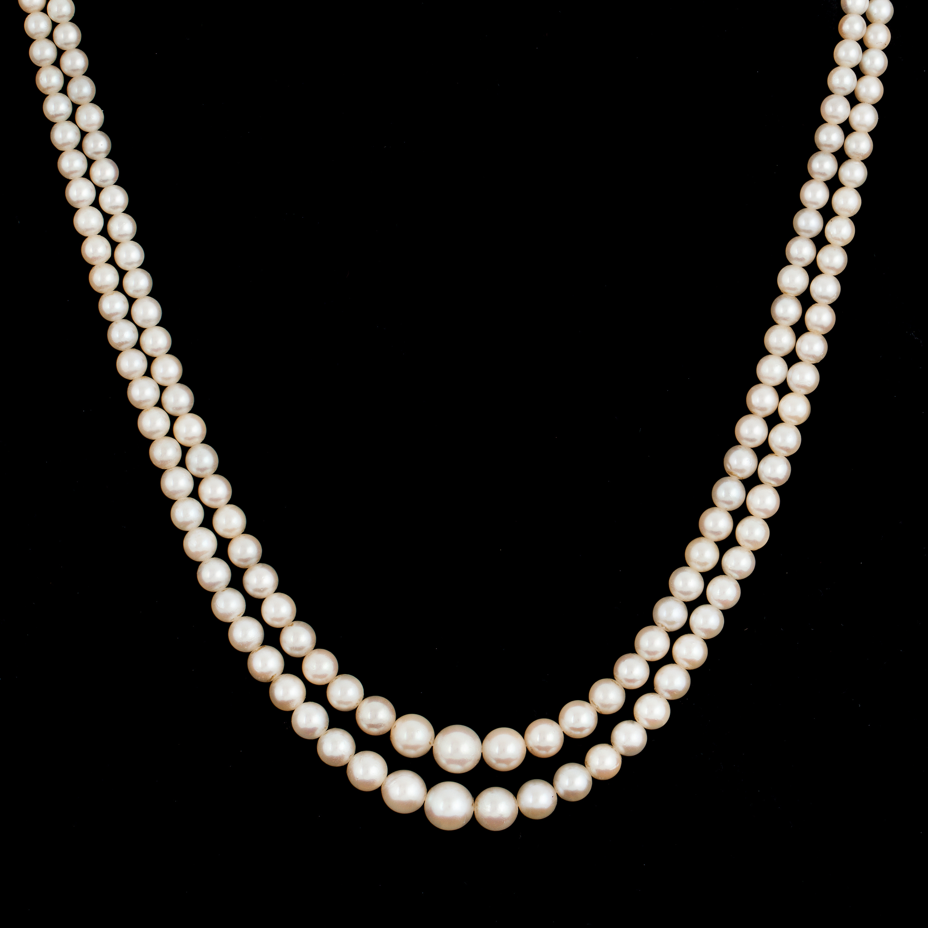 A TWO STRAND PEARL NECKLACE. - Bukowskis