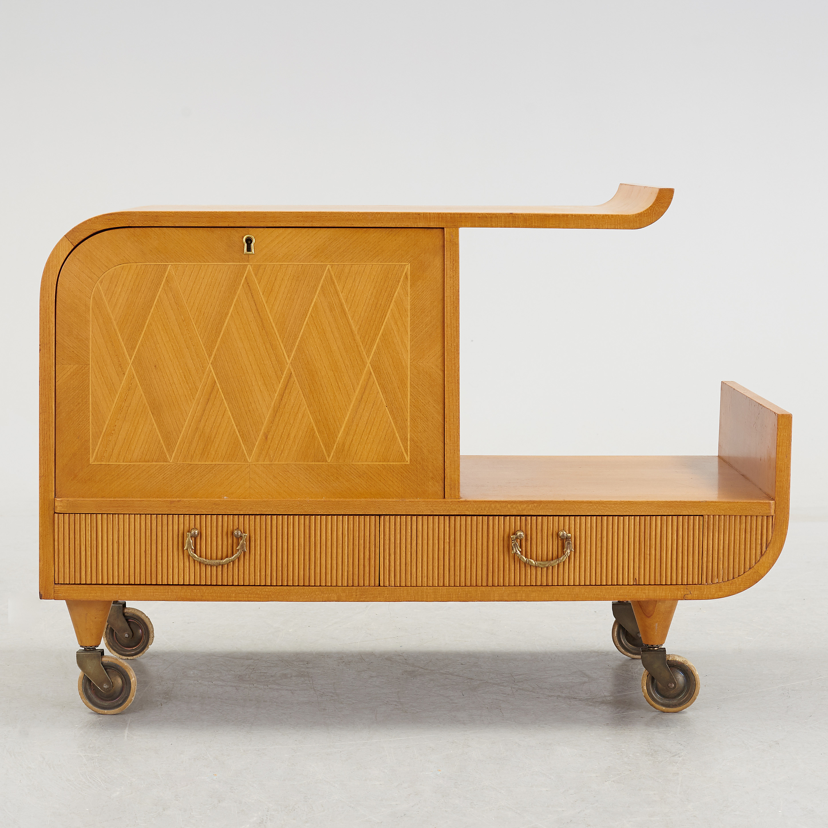 A 1940s trolley. - Bukowskis