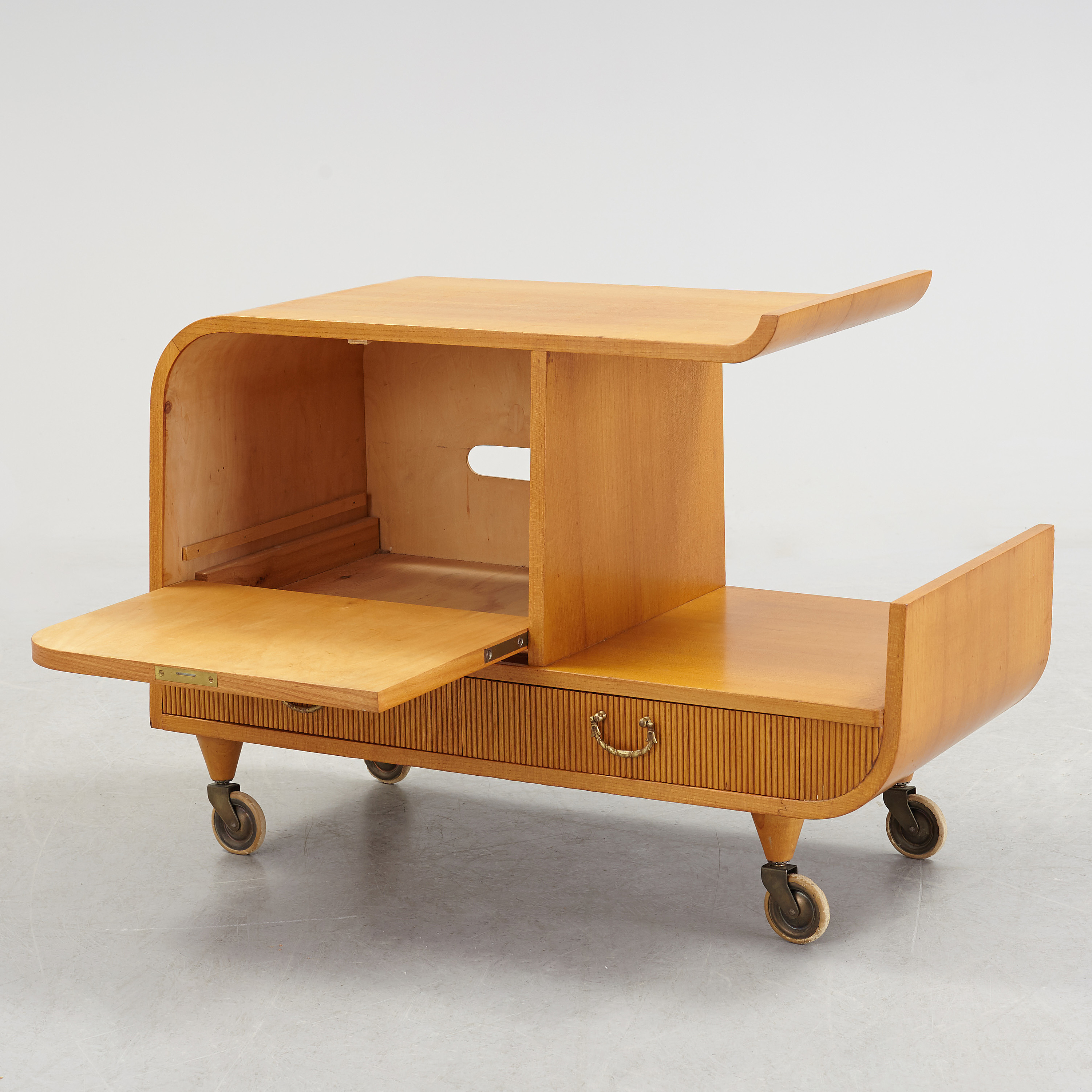 A 1940s trolley. - Bukowskis