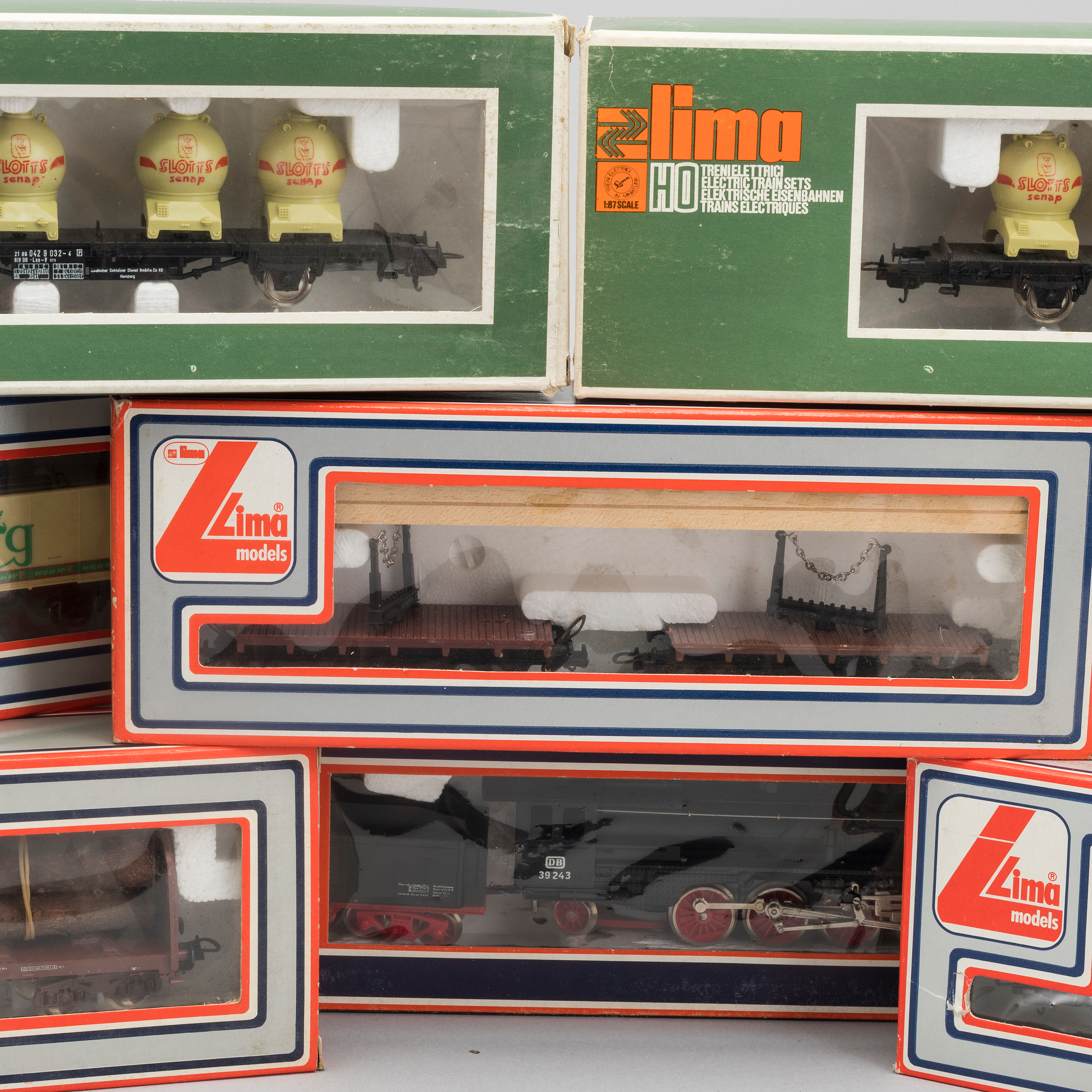 A COLLECTION OF CA 30 PCS OF LIMA TRAINS. - Bukowskis