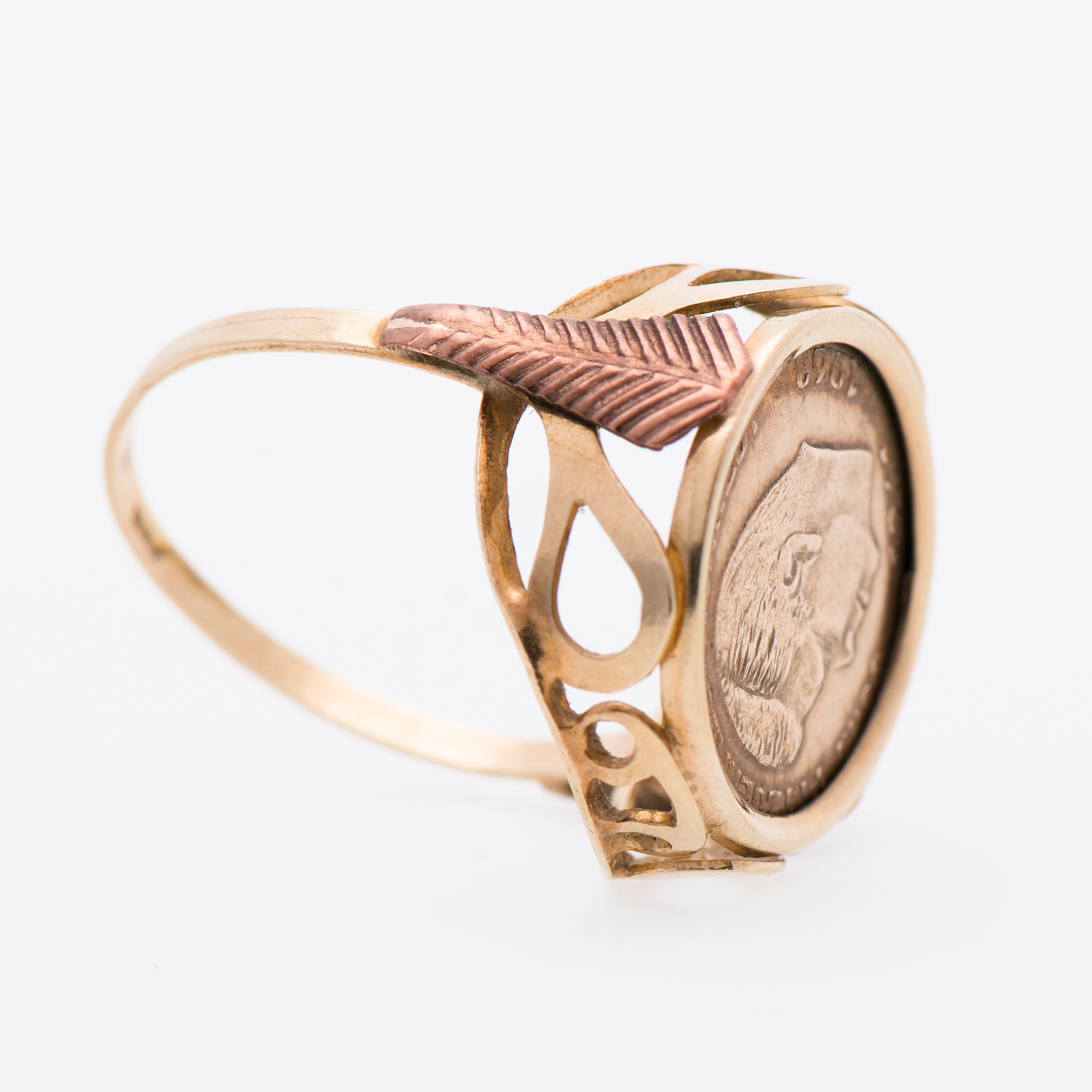 A RING, 14K gold coin, setting and ring schank 10K gold. - Bukowskis