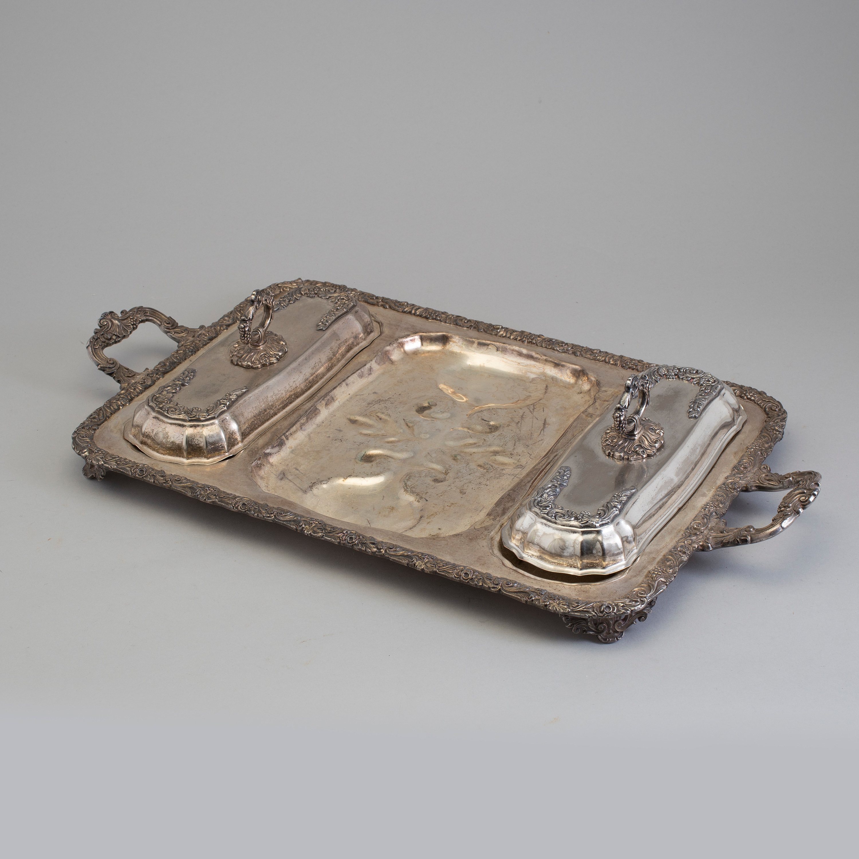 A Neo rococo EPNS serving tray late 1800's. - Bukowskis