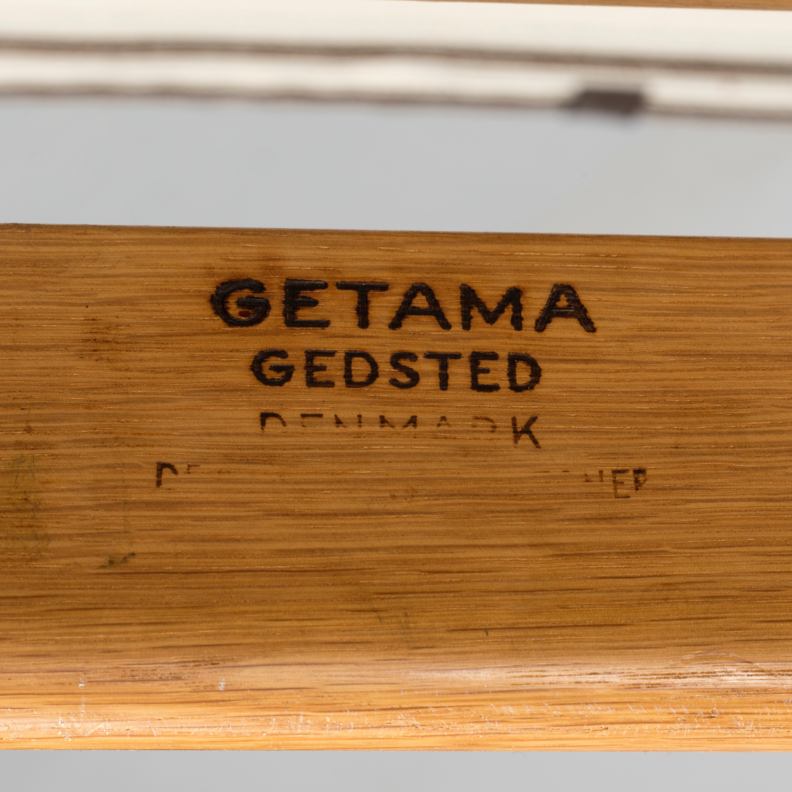 A pair of GE 530-A easy chairs by Hans J Wegner, Getama, Gedsted ...