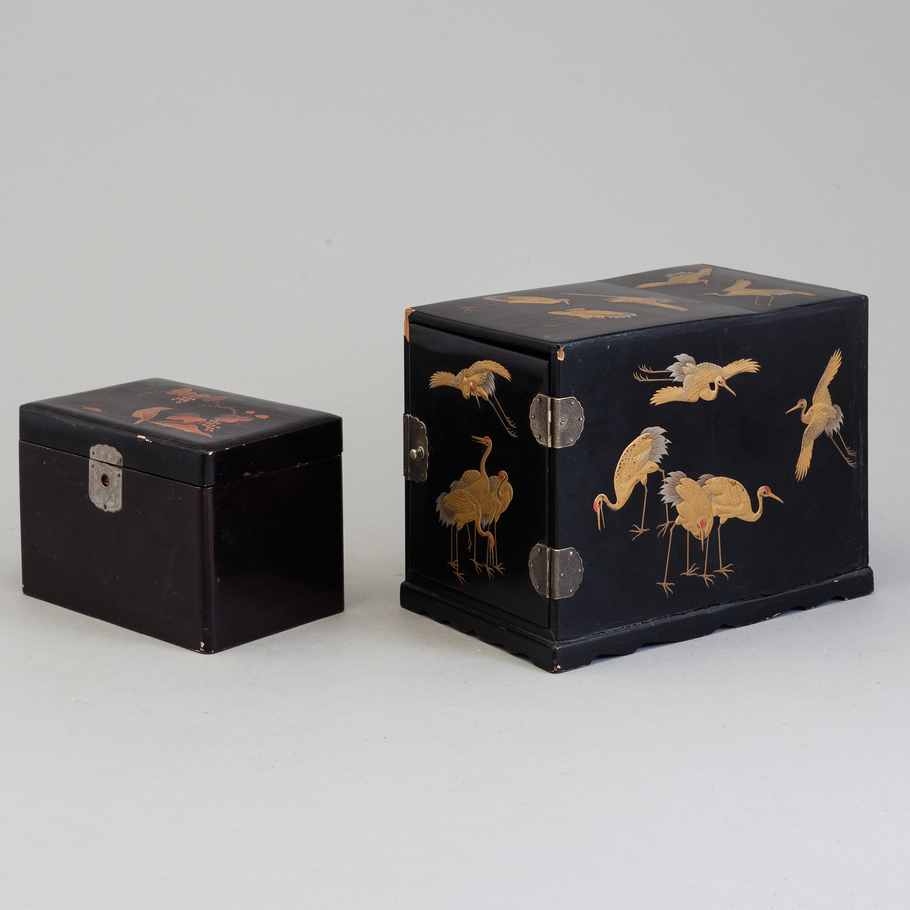 Two Japanese lacquered wooden boxes, Meiji (1868-1912). - Bukowskis