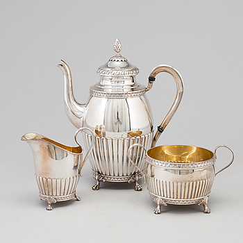 a three-part silver coffee service GAB Stockholm 1910. - Bukowskis