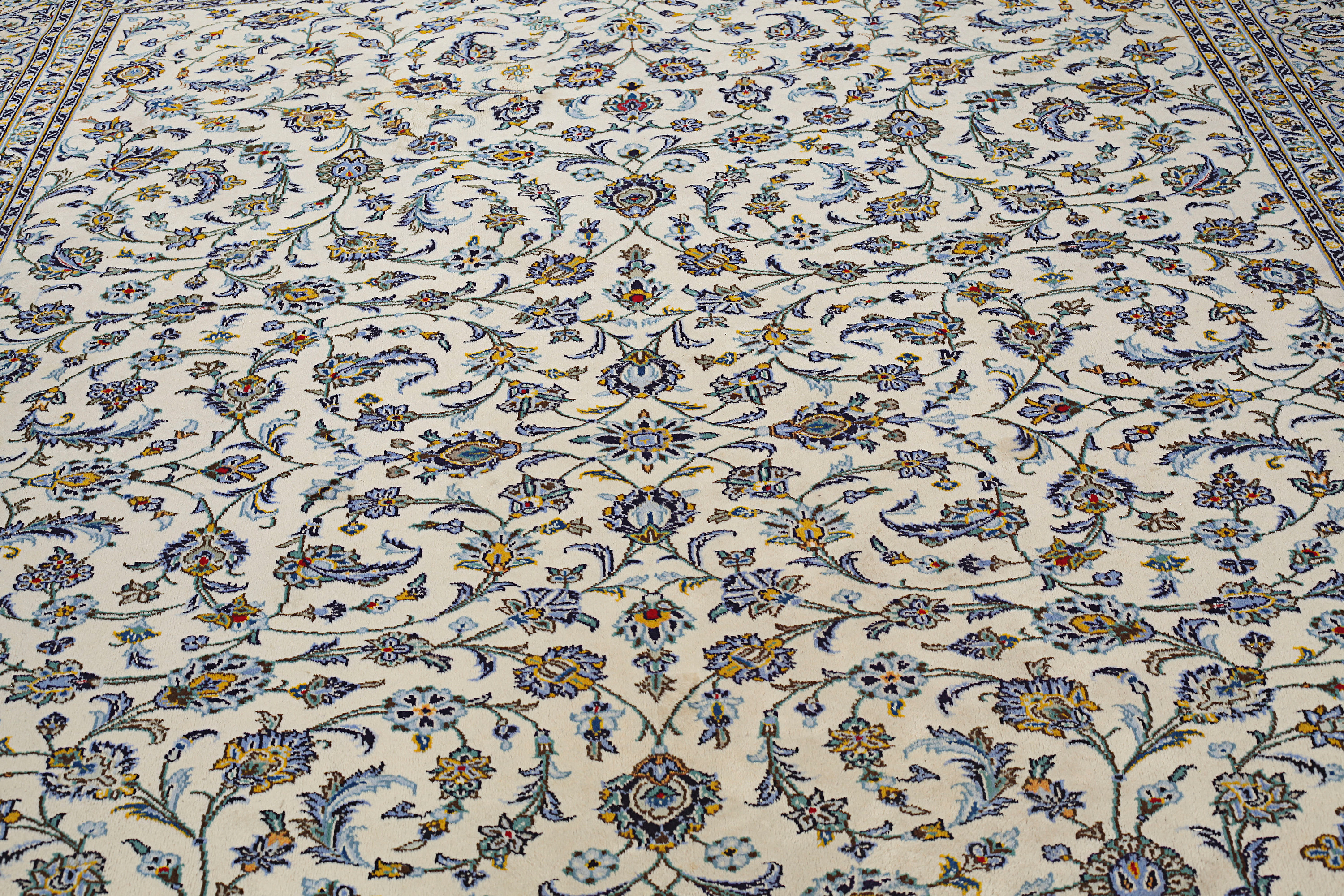 A Keshan rug, ca 408 x 317 cm. - Bukowskis