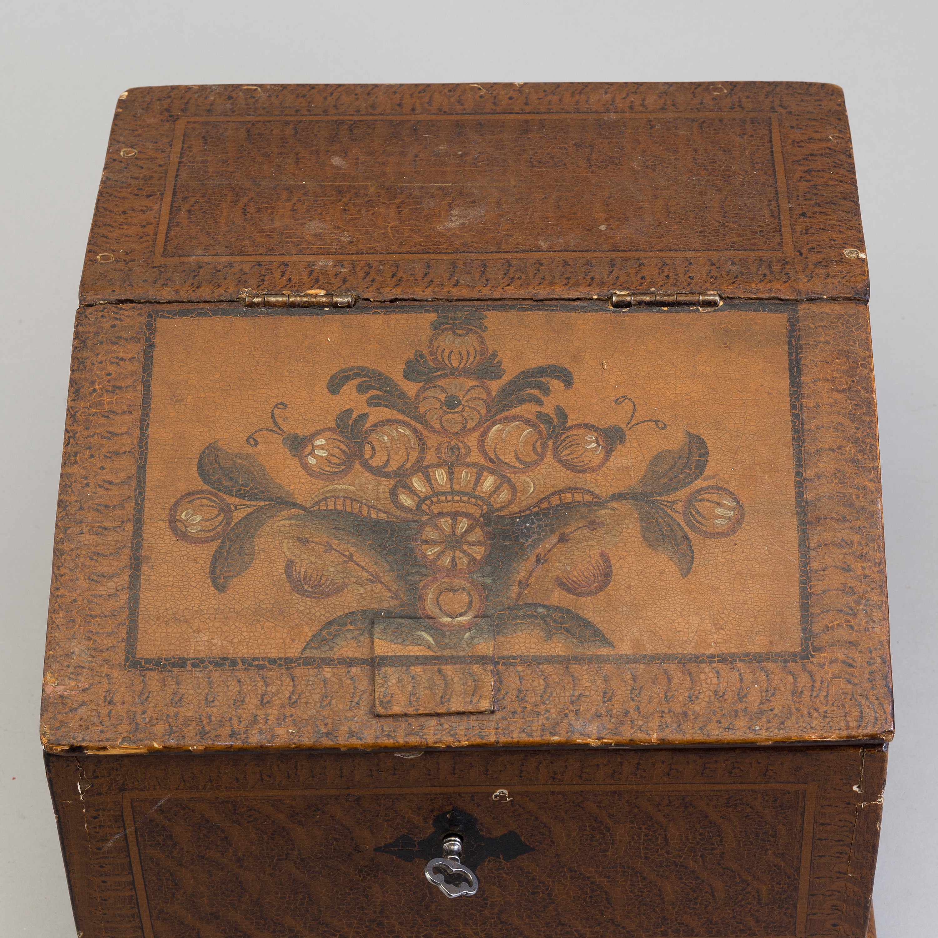 A first half of the 20th century box. - Bukowskis