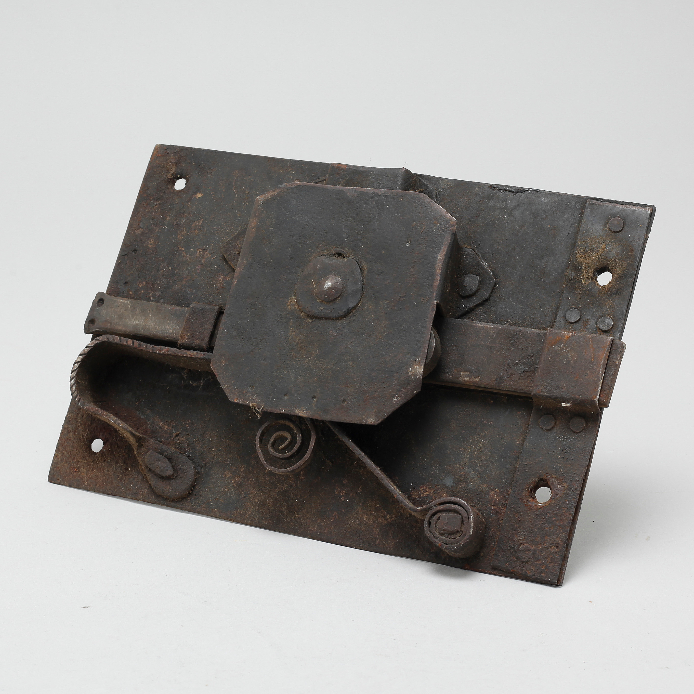 An iron lock from the 18th century. - Bukowskis
