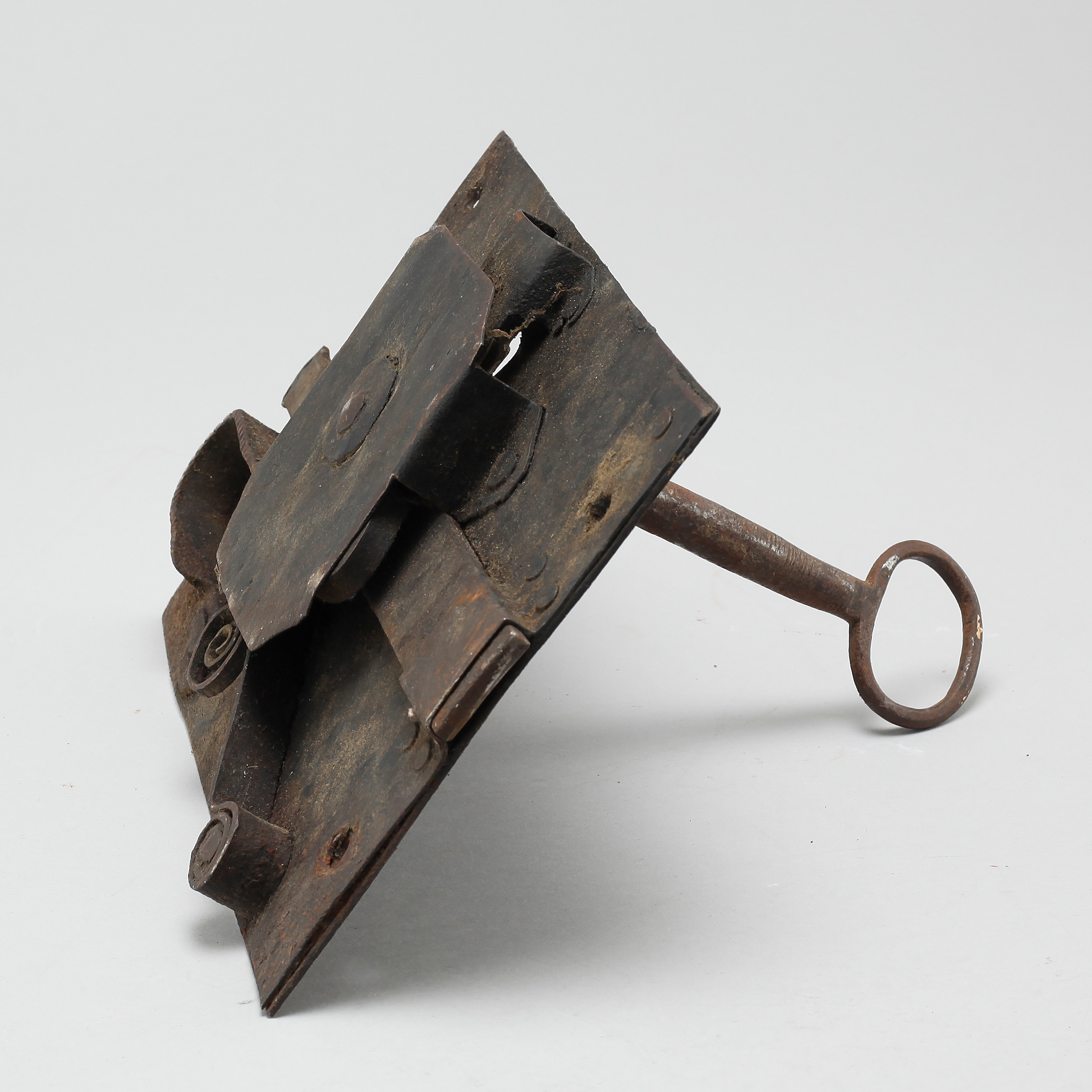 An iron lock from the 18th century. - Bukowskis
