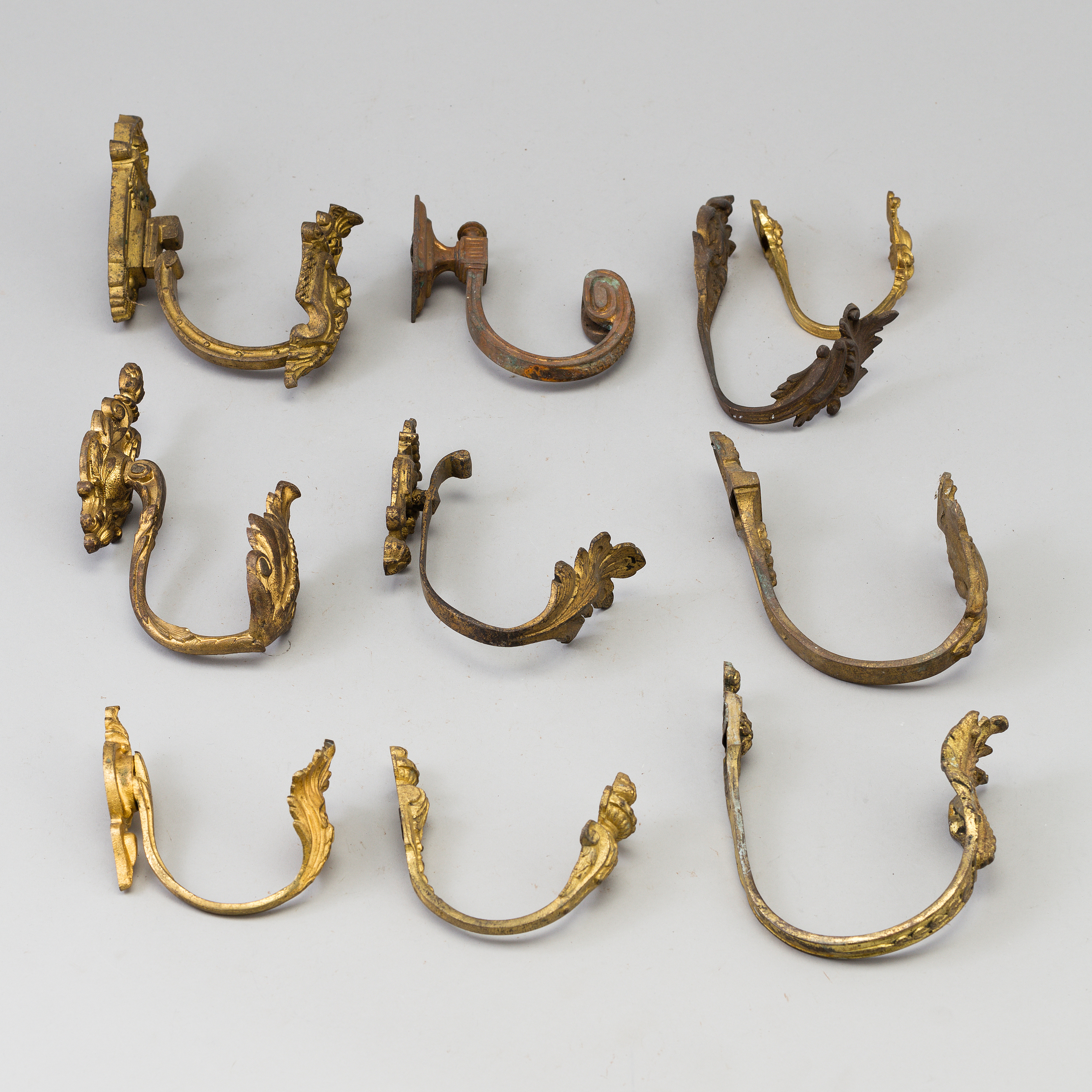 A set of 12 bronze tie-backs, 19th century. - Bukowskis