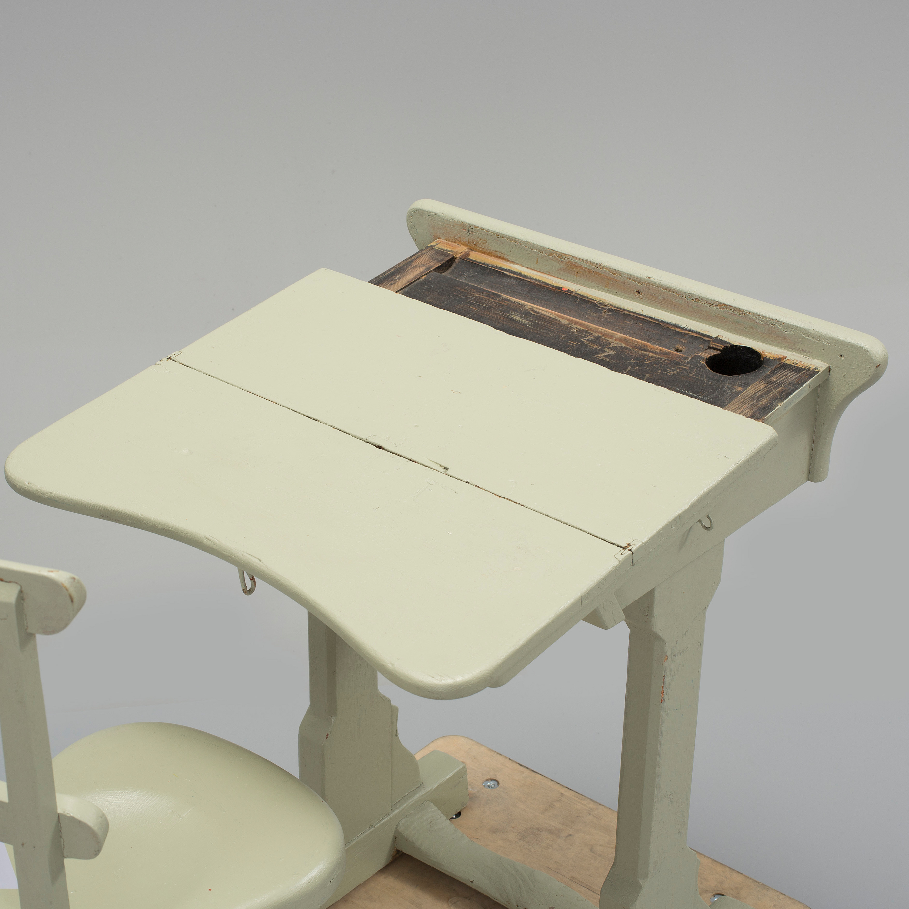 A 1940s school bench. - Bukowskis