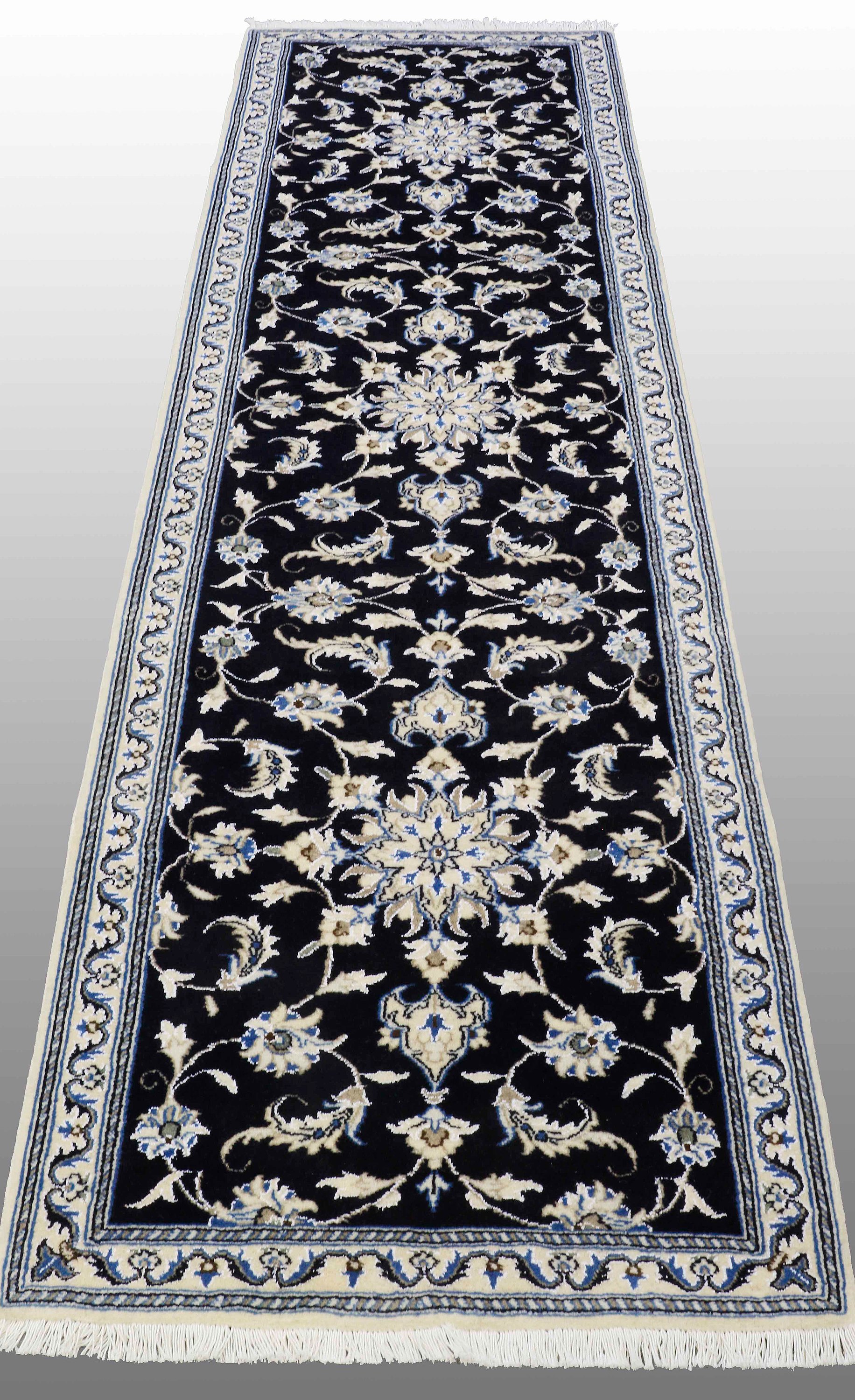 A runner Nain , part silk, ca 285 x 85 cm. - Bukowskis