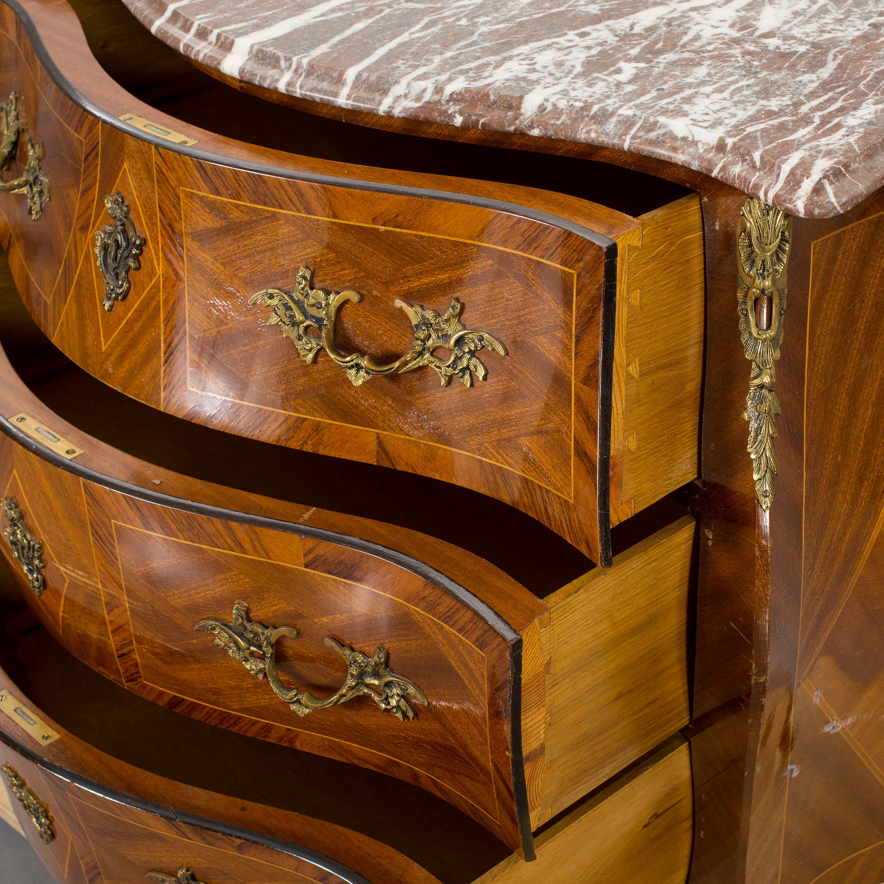 A Rococo-style bureau mid 1900's. - Bukowskis
