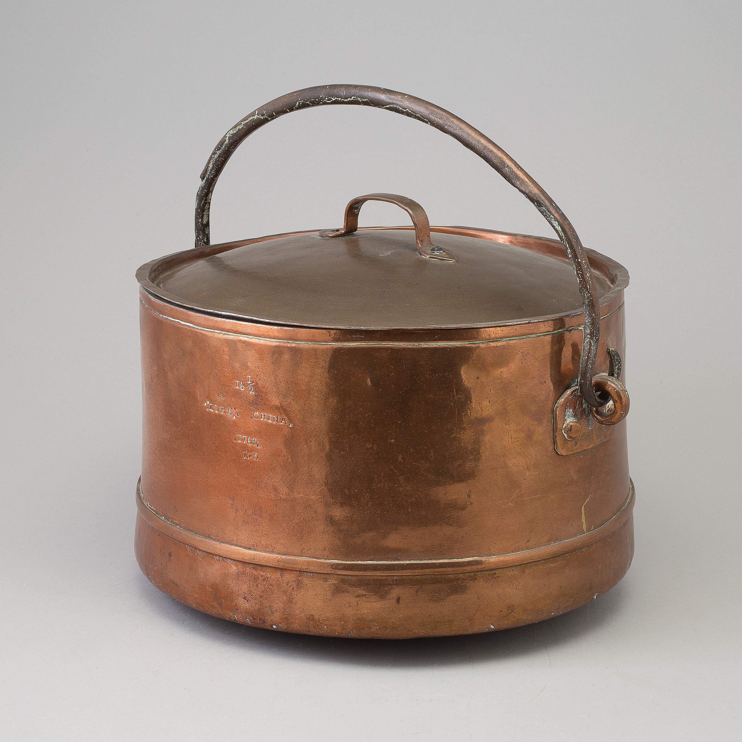 A 18th century copper cauldron. - Bukowskis