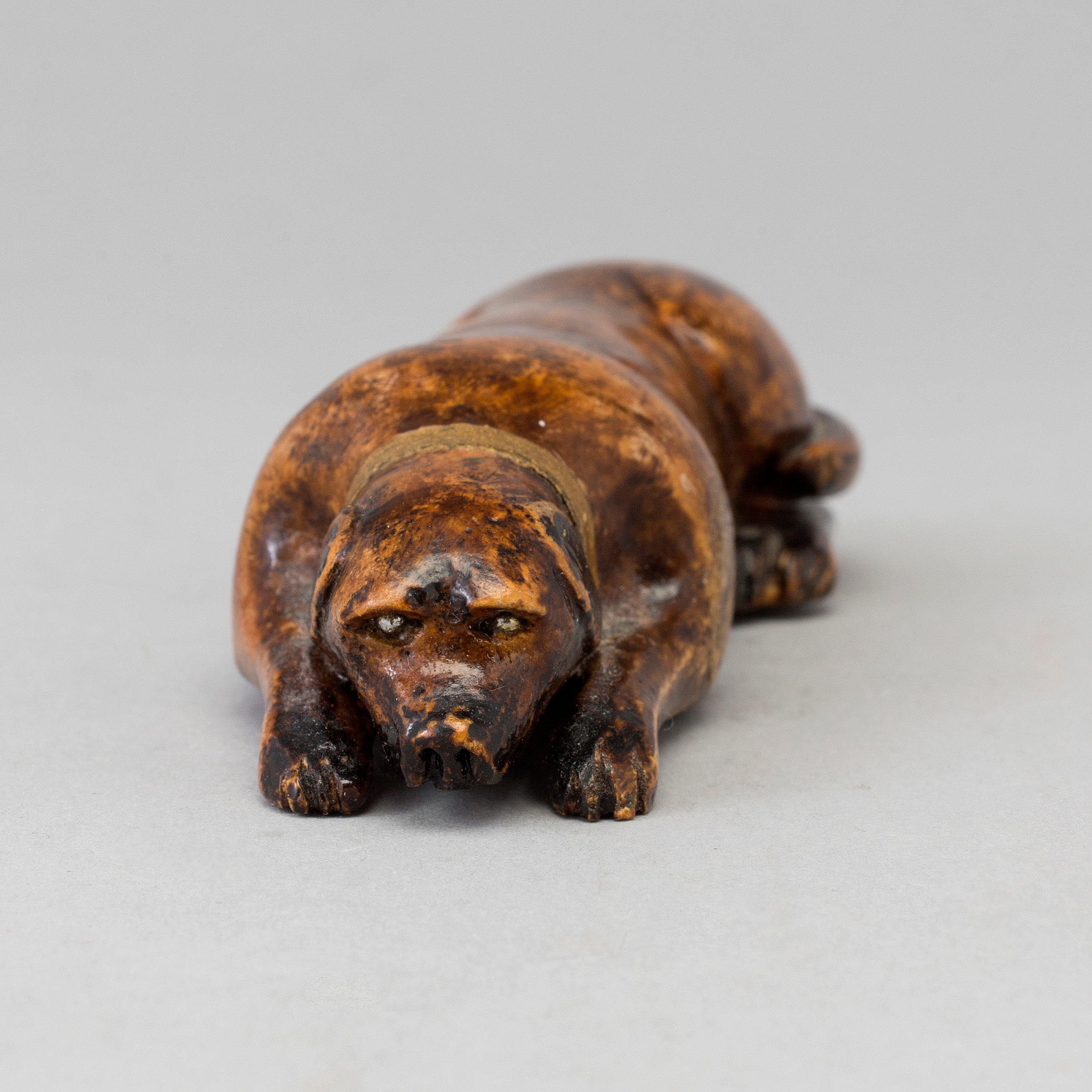 A Swedish 19th century folk art snuff box. - Bukowskis