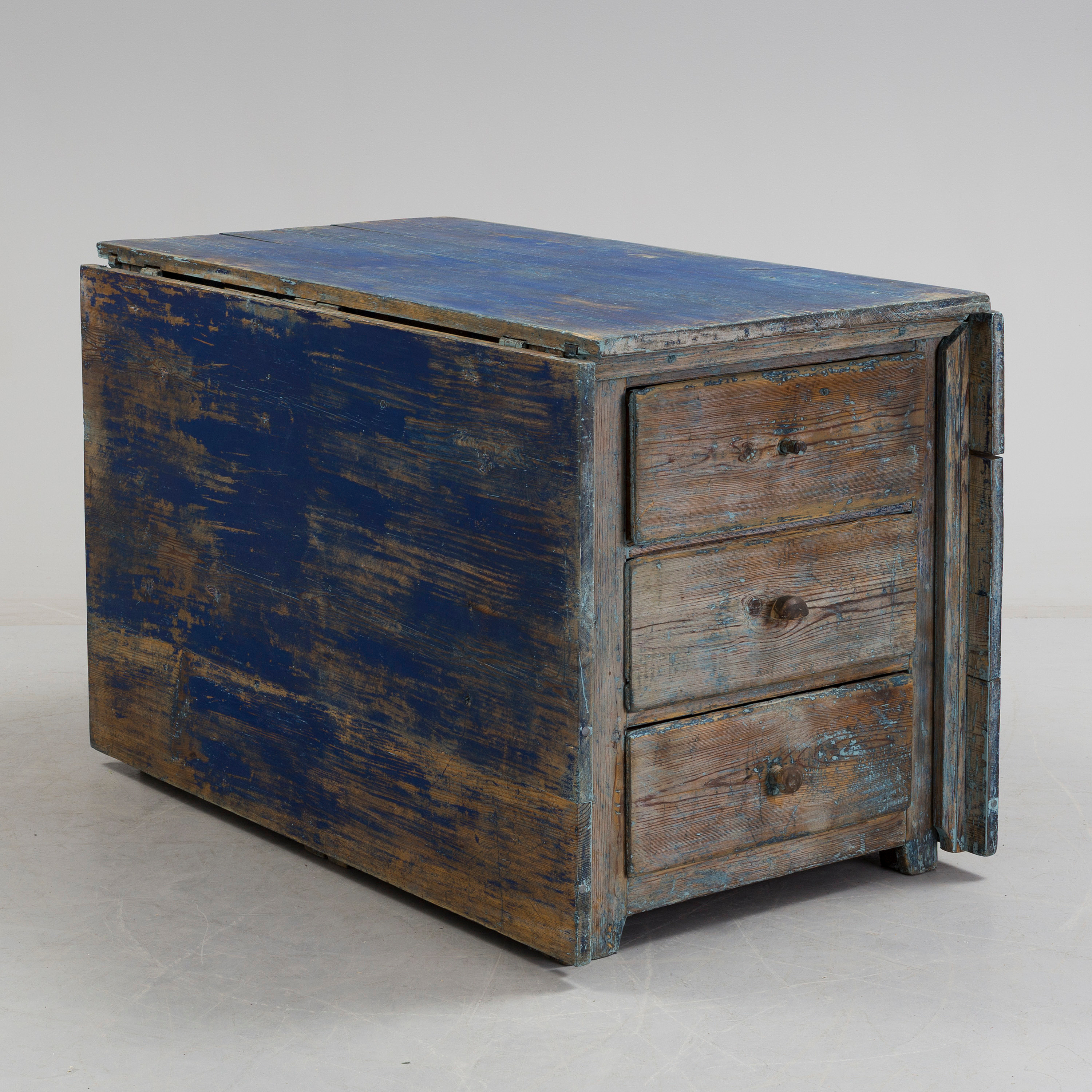a gate-legged swedish table from the 19th century. - Bukowskis