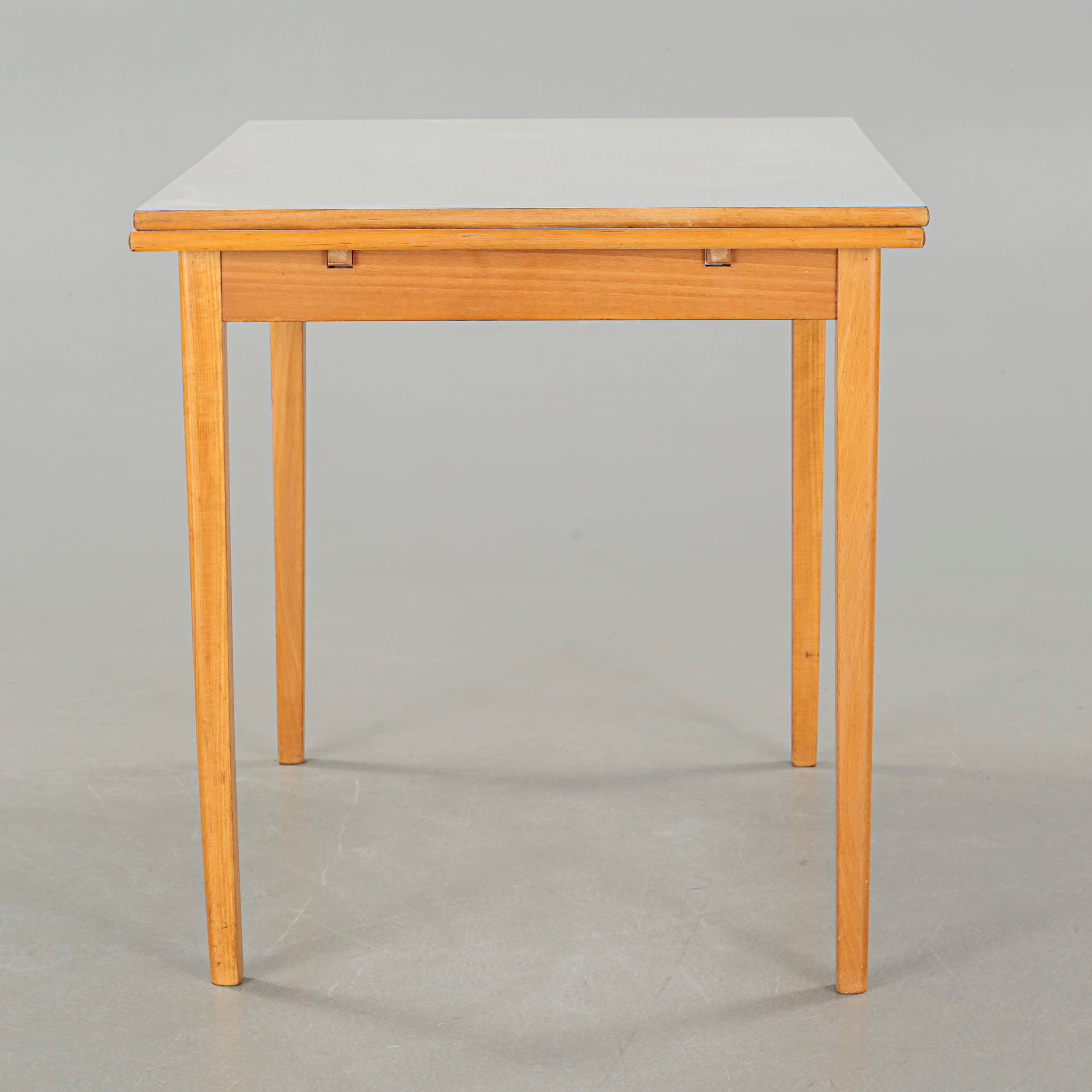 A 1950s dinner table. - Bukowskis