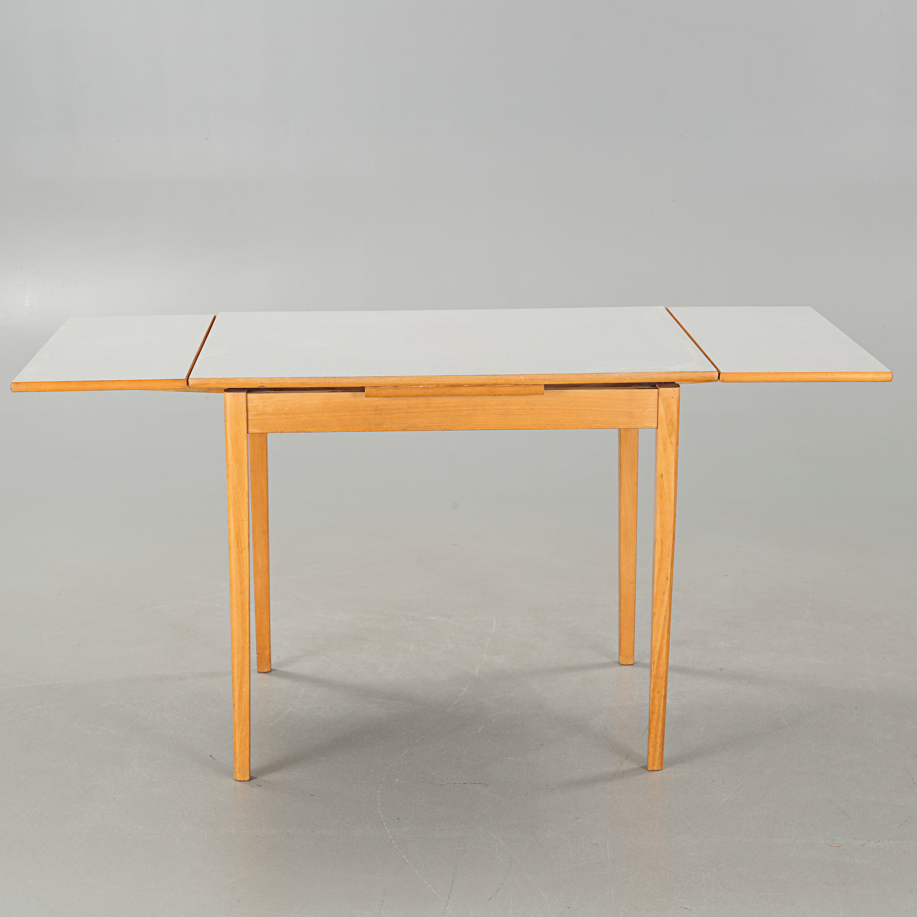 A 1950s dinner table. - Bukowskis