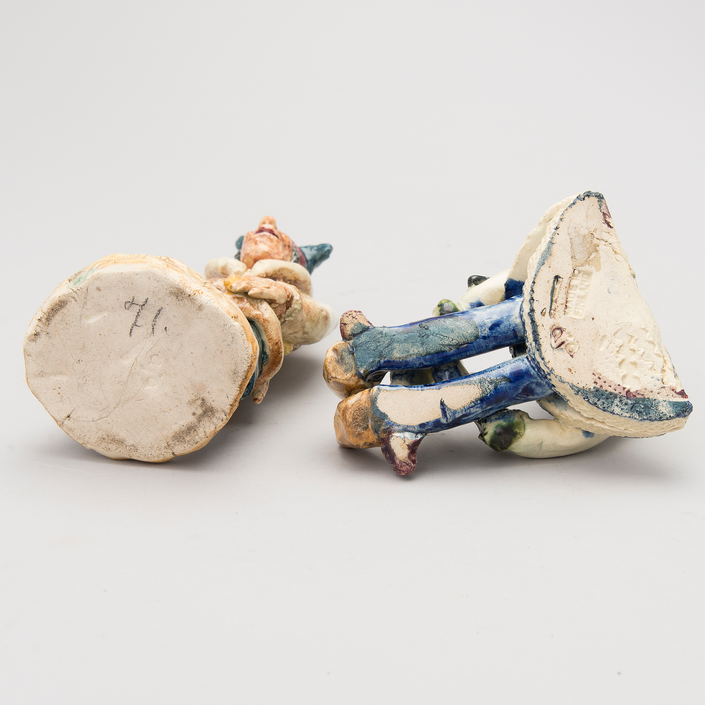 AJA UNONIUS, FIGURINER, 2 st, keramik, signerade, Arabia. - Bukowskis