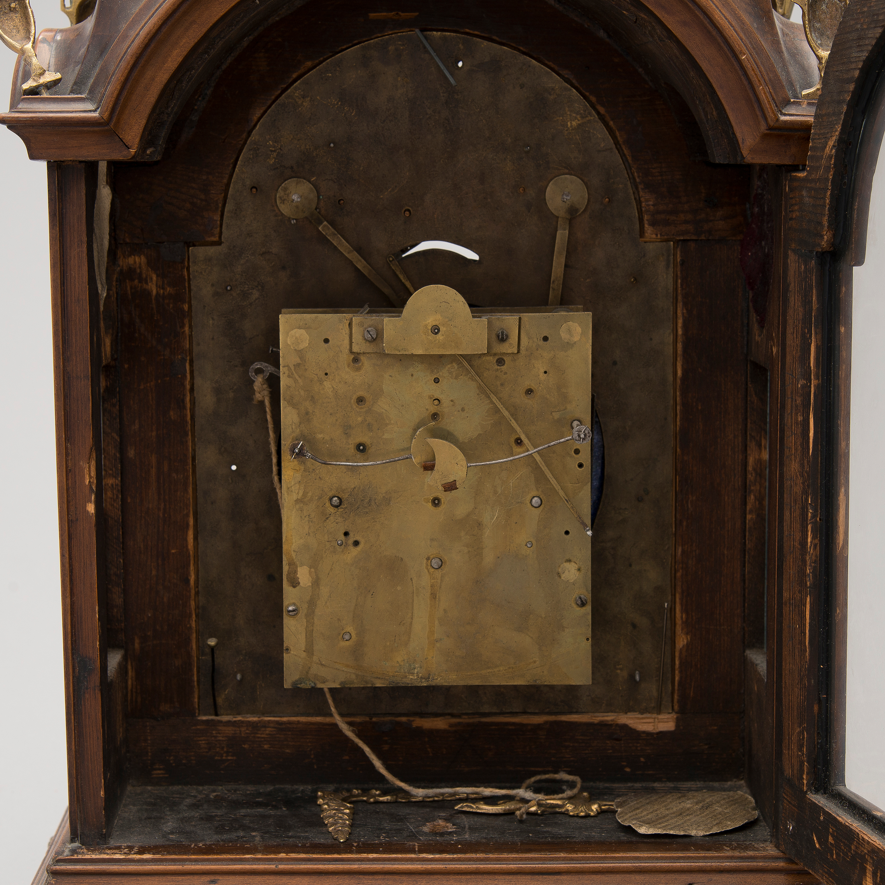 A German mantel clock from the early 19th Century. - Bukowskis