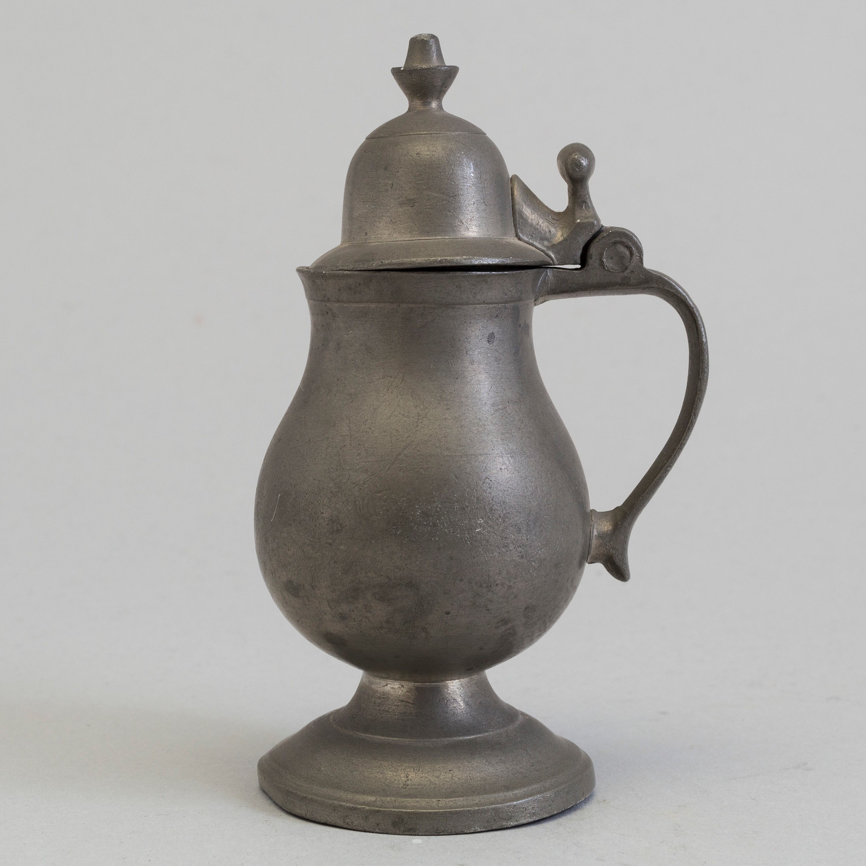 AN 18TH CENTURY PEWTER MUSTARD POT. - Bukowskis