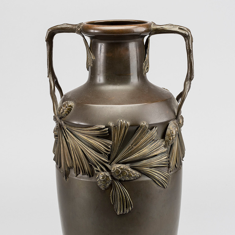 A GERMAN KAYSER JUGEND VASE. - Bukowskis