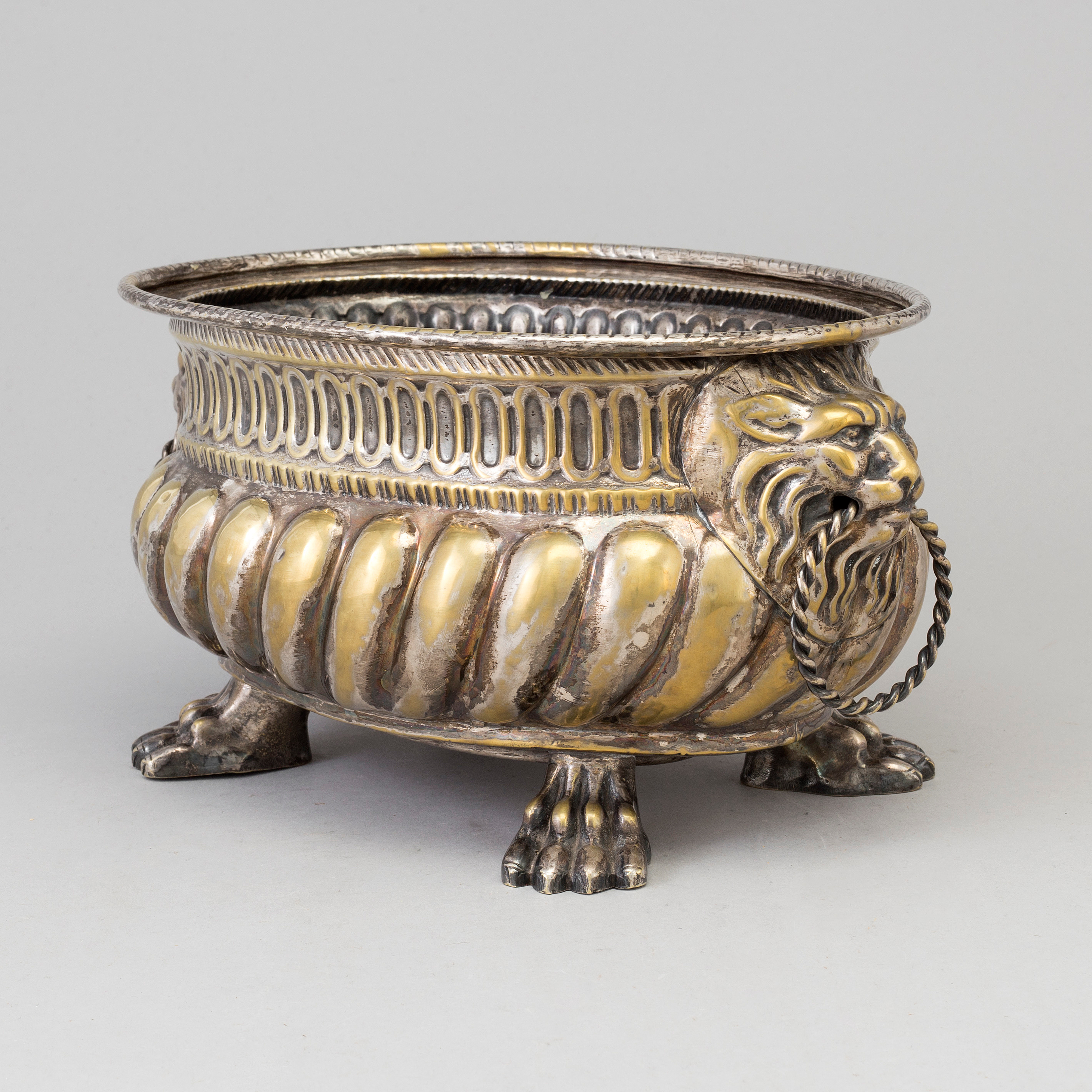 A 19th century brass flower pot. - Bukowskis