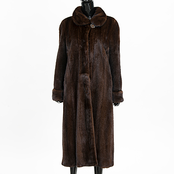 A SAGA MINK FUR COAT BY Ajatar, Finland, size 44. - Bukowskis