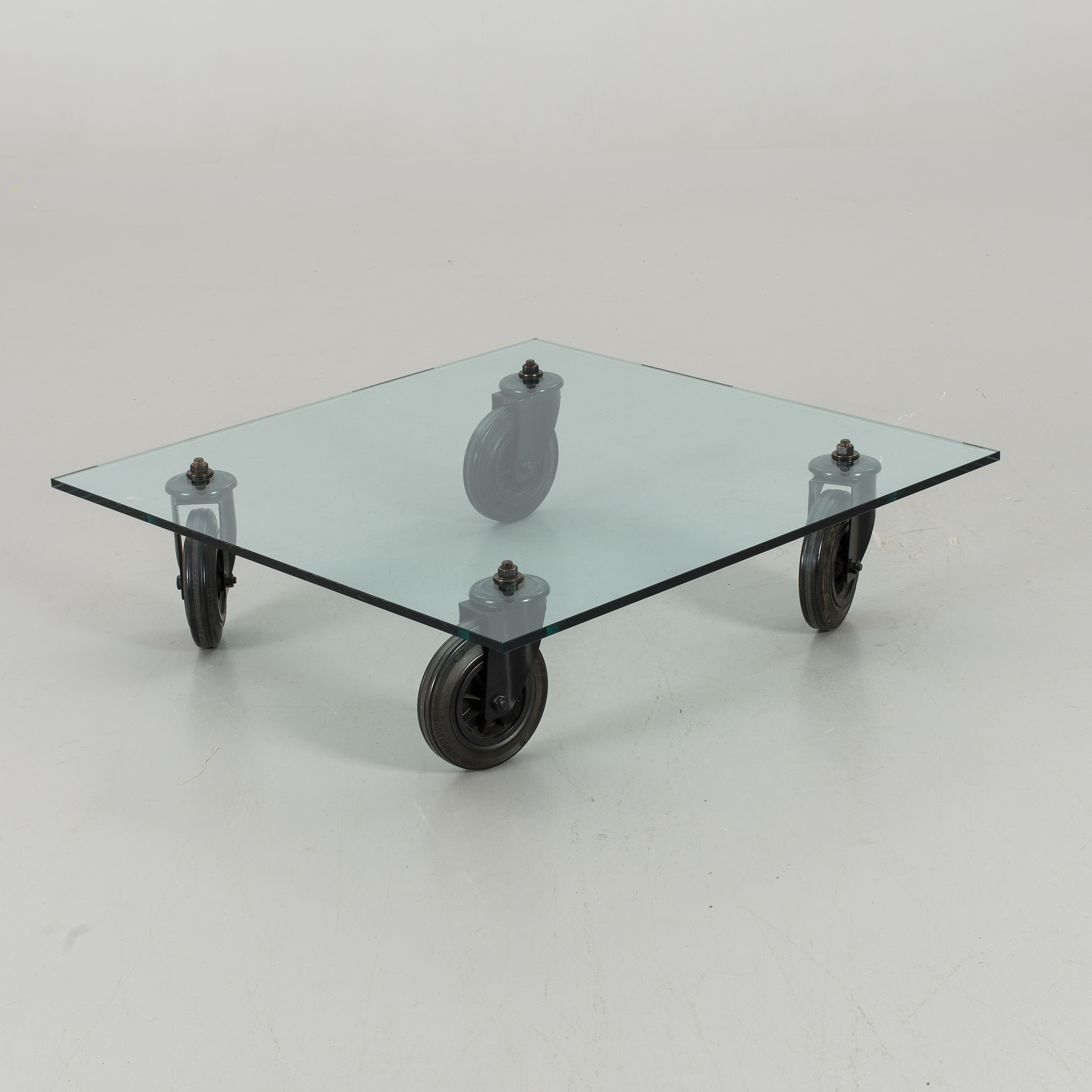 A "TAVOLO CON RUOTE" SOFA TABLE, Fontana Arte, signed. - Bukowskis