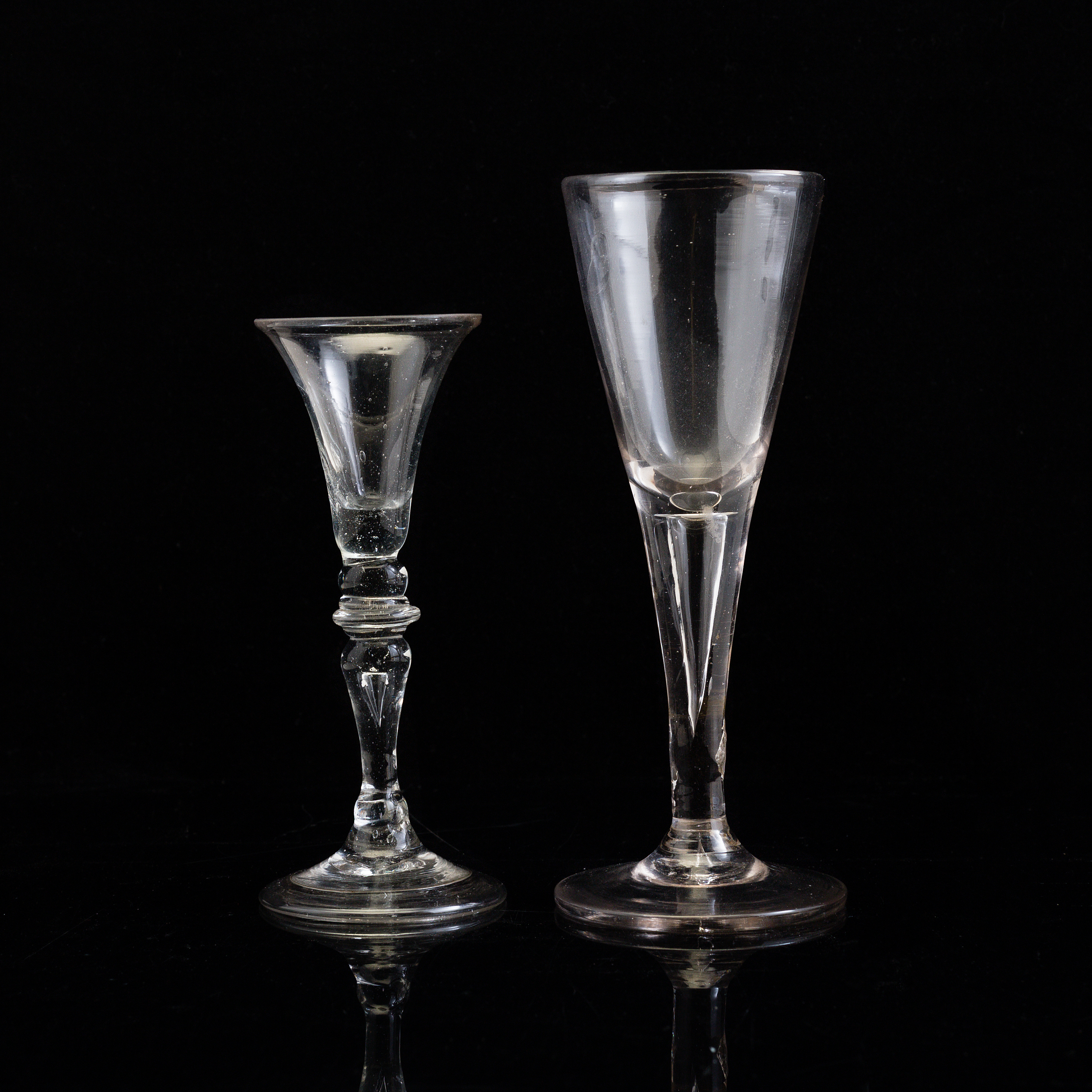 STARKVINSGLAS / SNAPSGLAS, omkring år 1800. - Bukowskis