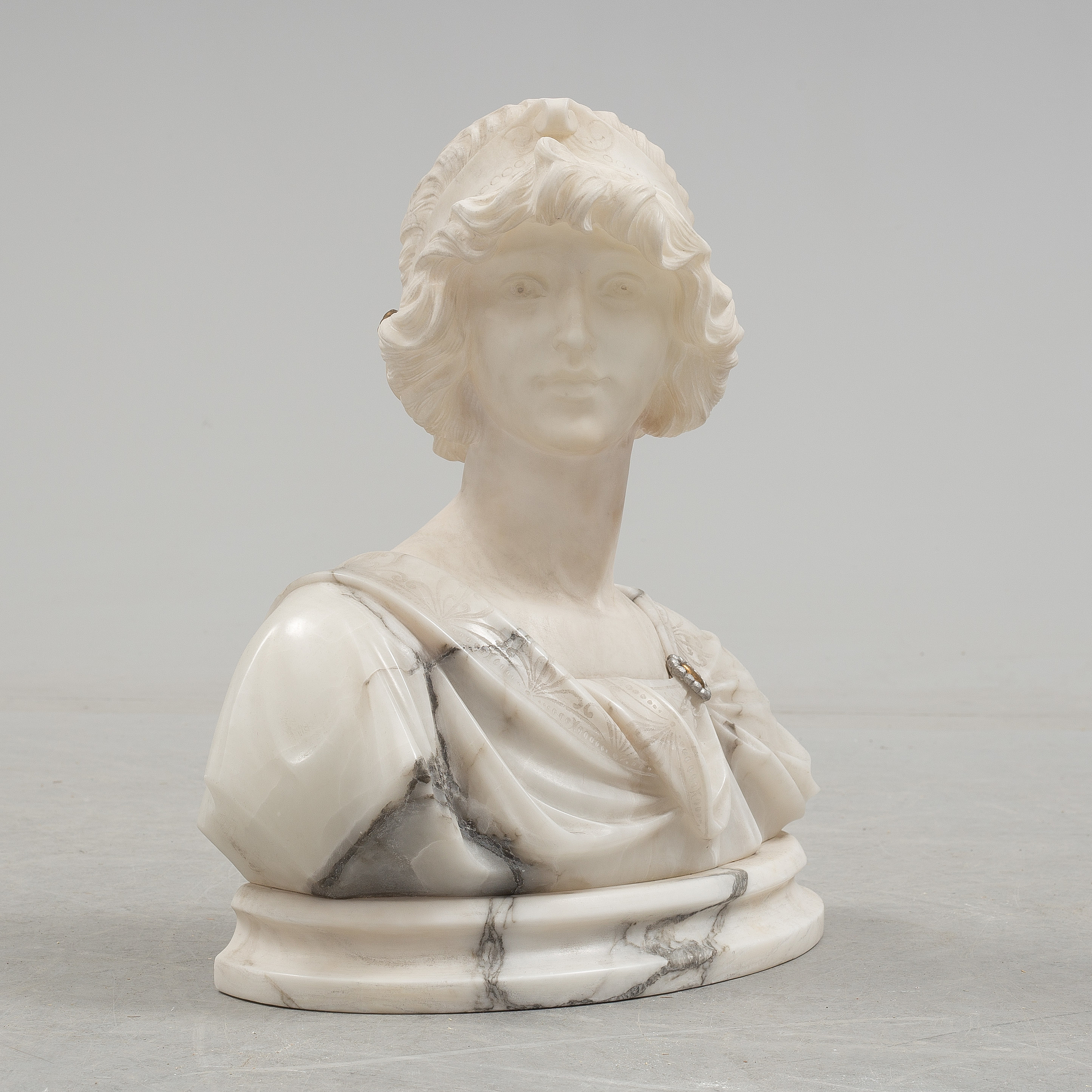 A 20th Century alabaster sculpture. - Bukowskis