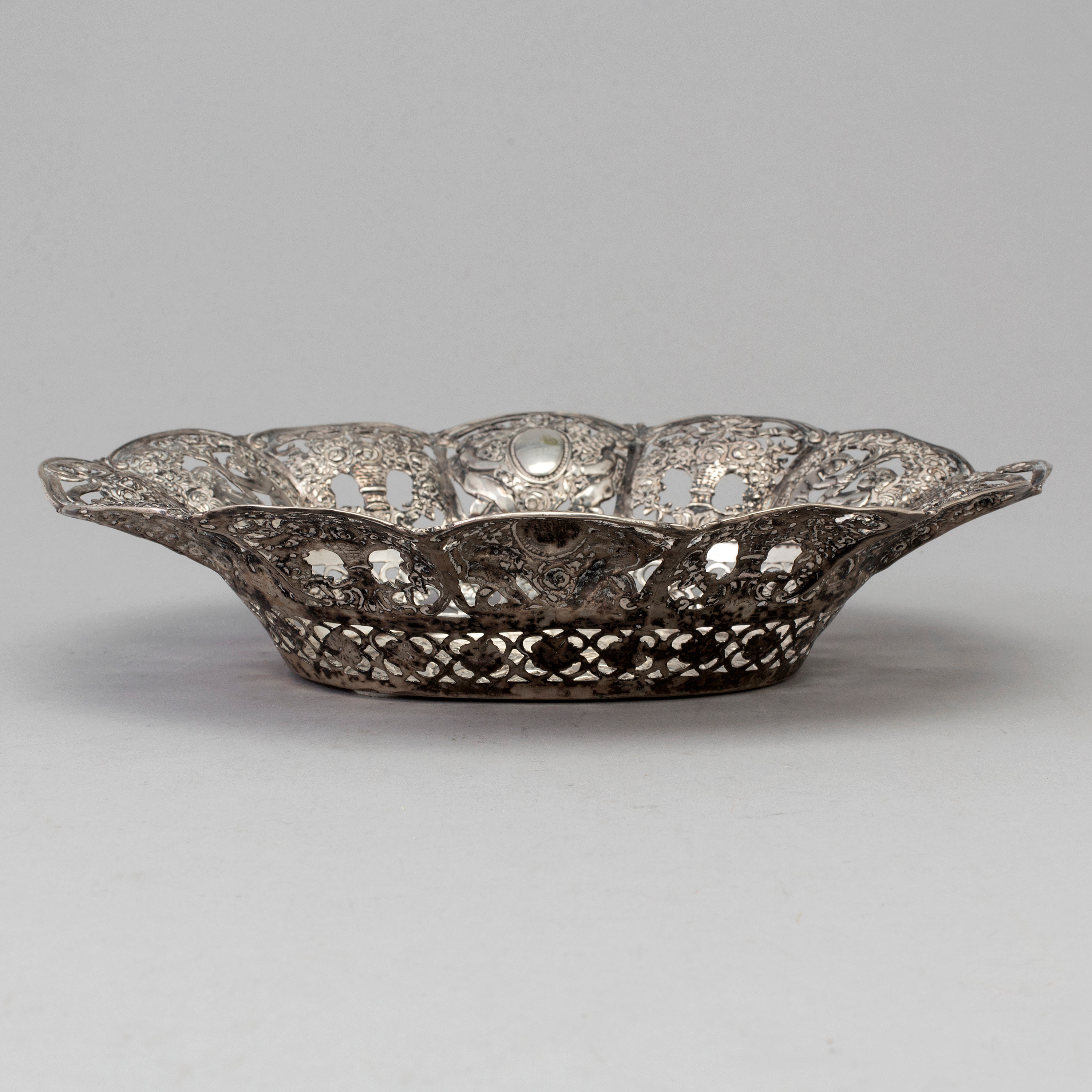 A baroque style silver bowl, circa 1900. - Bukowskis