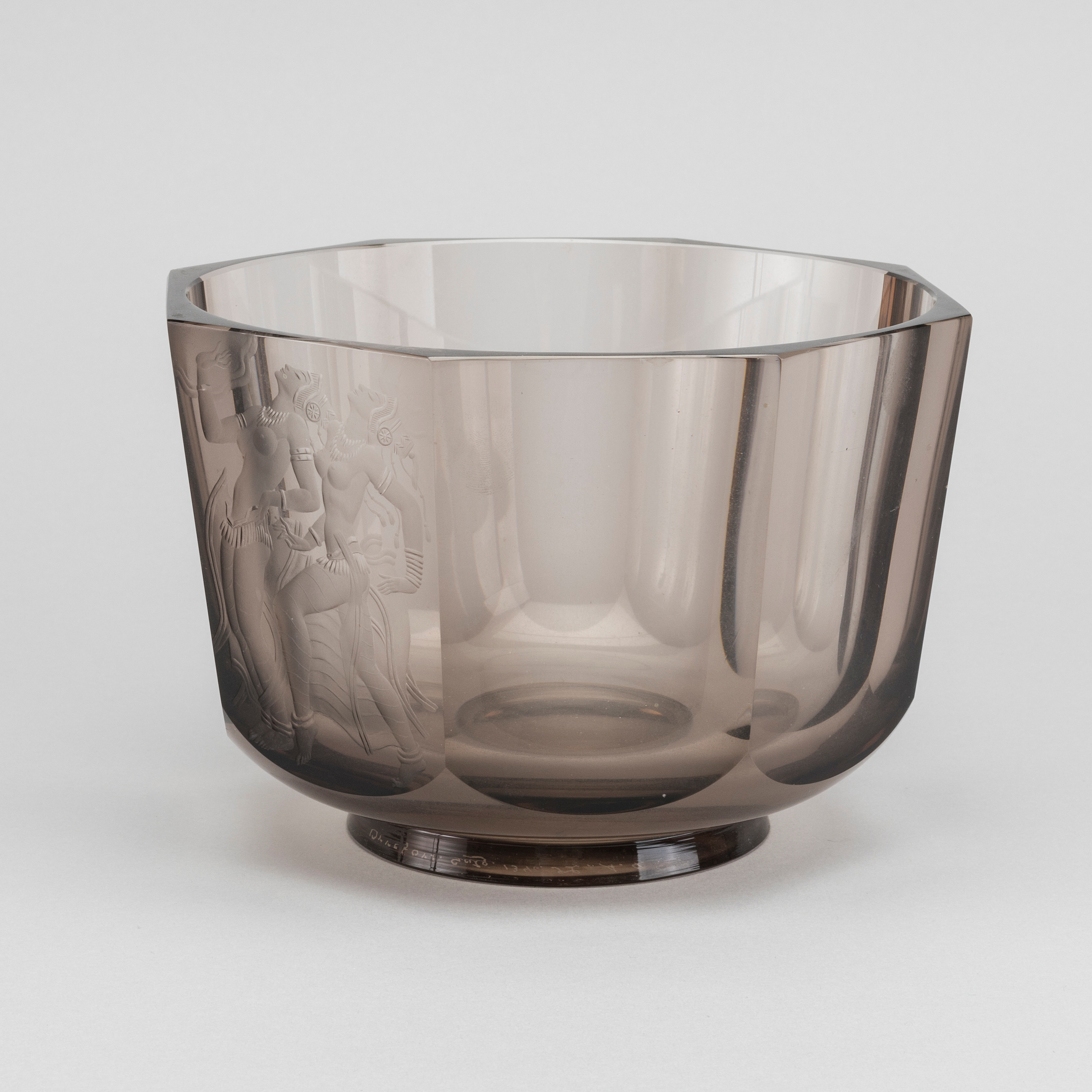 A Simon Gate signed glass bowl. - Bukowskis