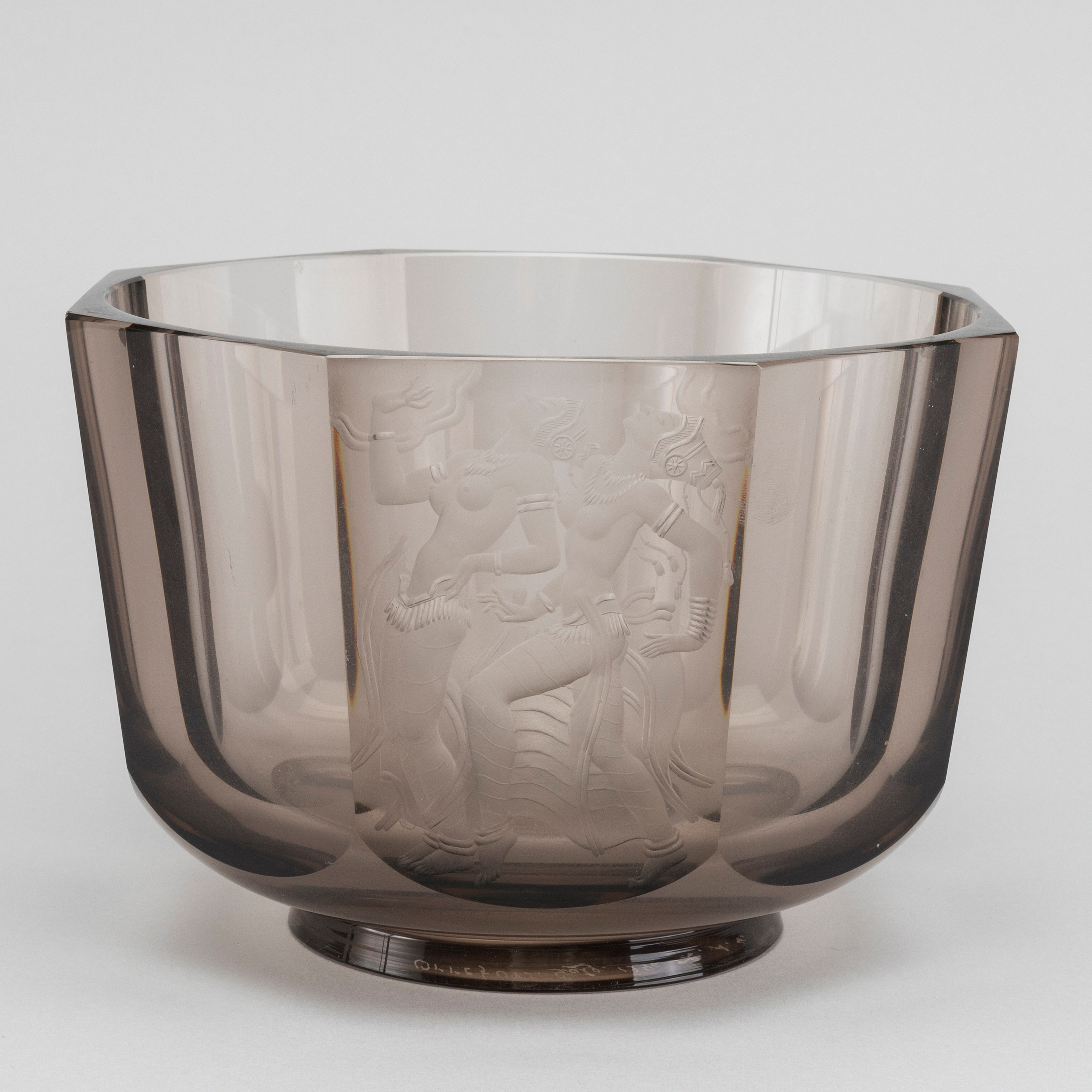 A Simon Gate signed glass bowl. - Bukowskis