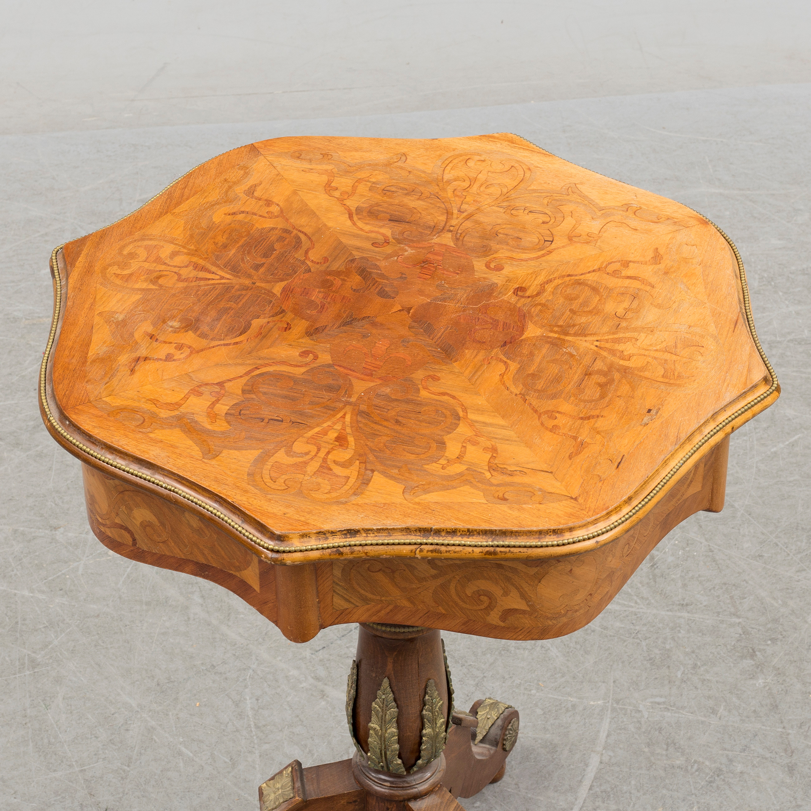 A 19th century table. - Bukowskis