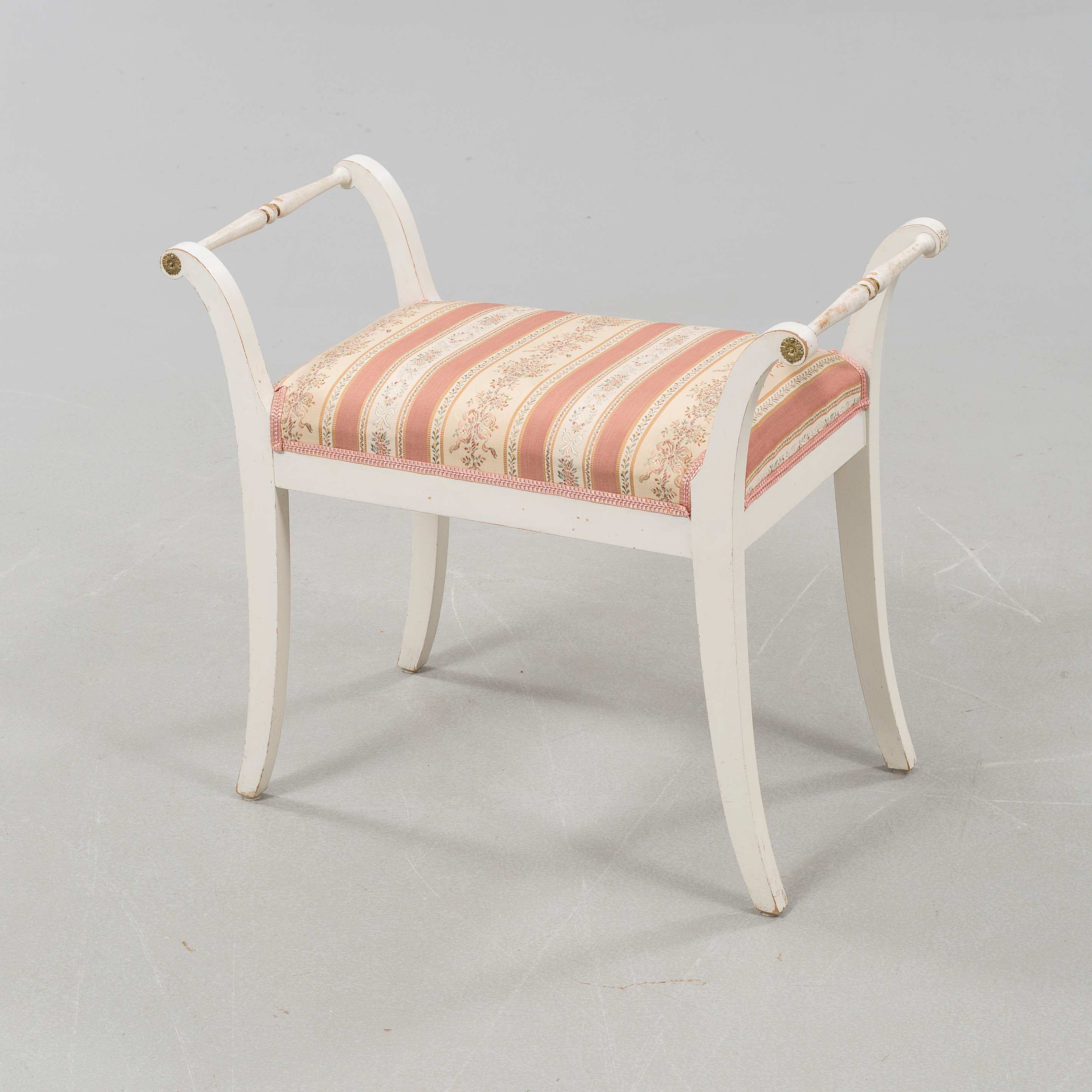 TABURETT, 1900-talets första hälft / mitt. - Bukowskis