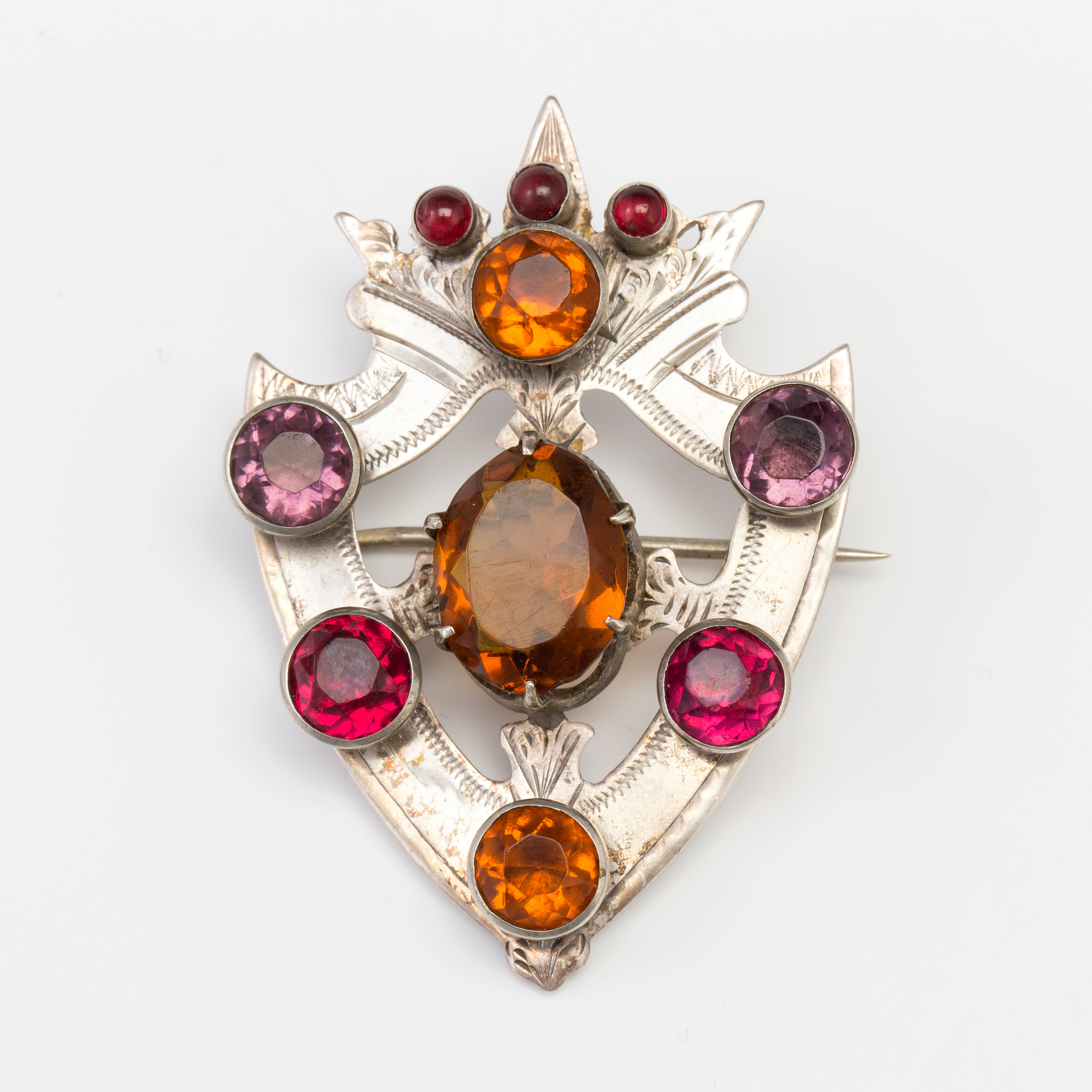 A SCOTTISH BROOCH set with paste. - Bukowskis