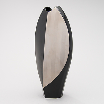 HELMUT DREXLER PORCELAINE NOIR VASE BY Rosenthal 1980s. - Bukowskis