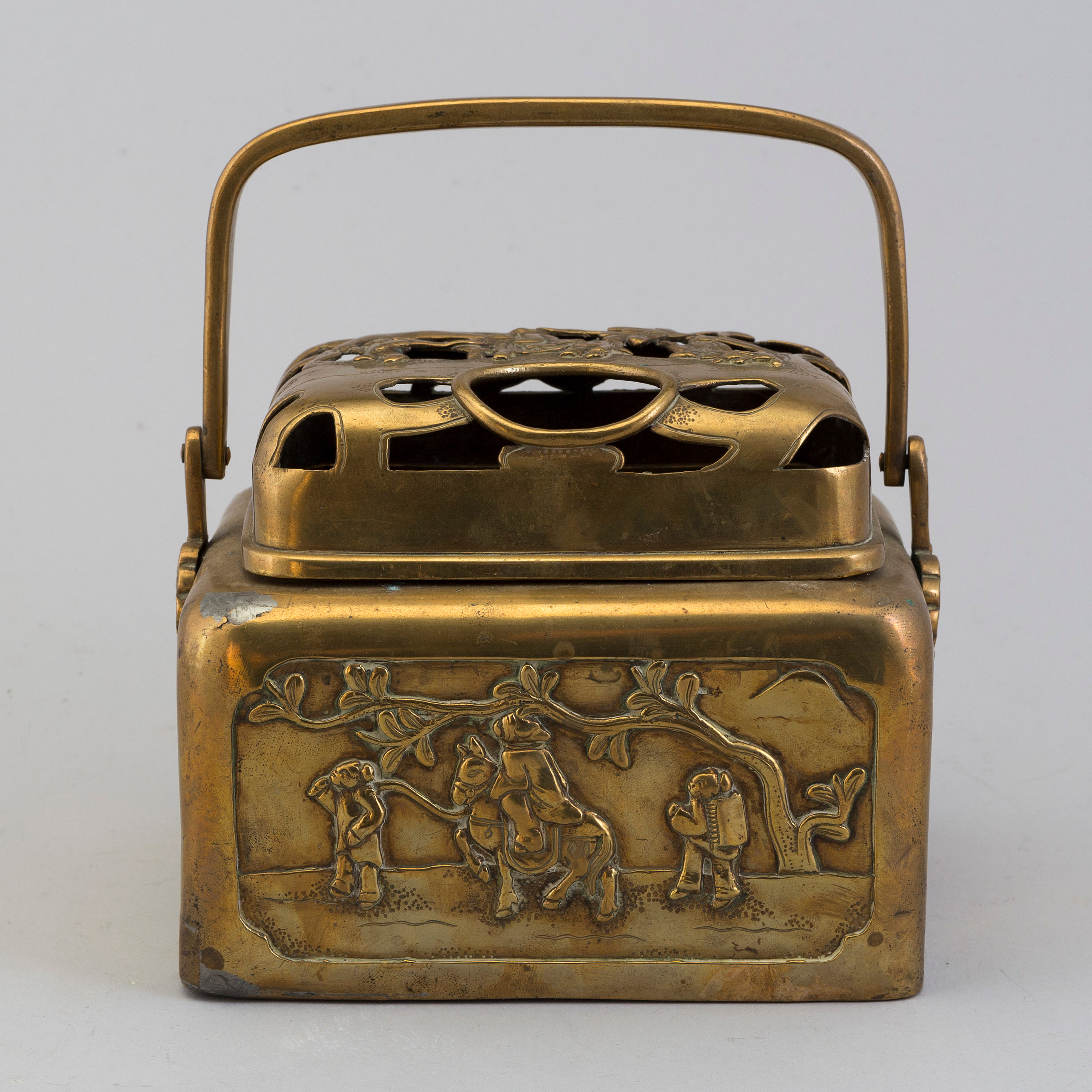 A Chinese bronze hand warmer, Qing dynasty, late 19th century. - Bukowskis