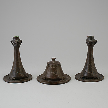 GERDA BACKLUND, ljusstakar, ett par samt bläckhorn, brons, jugend, 1900 ...