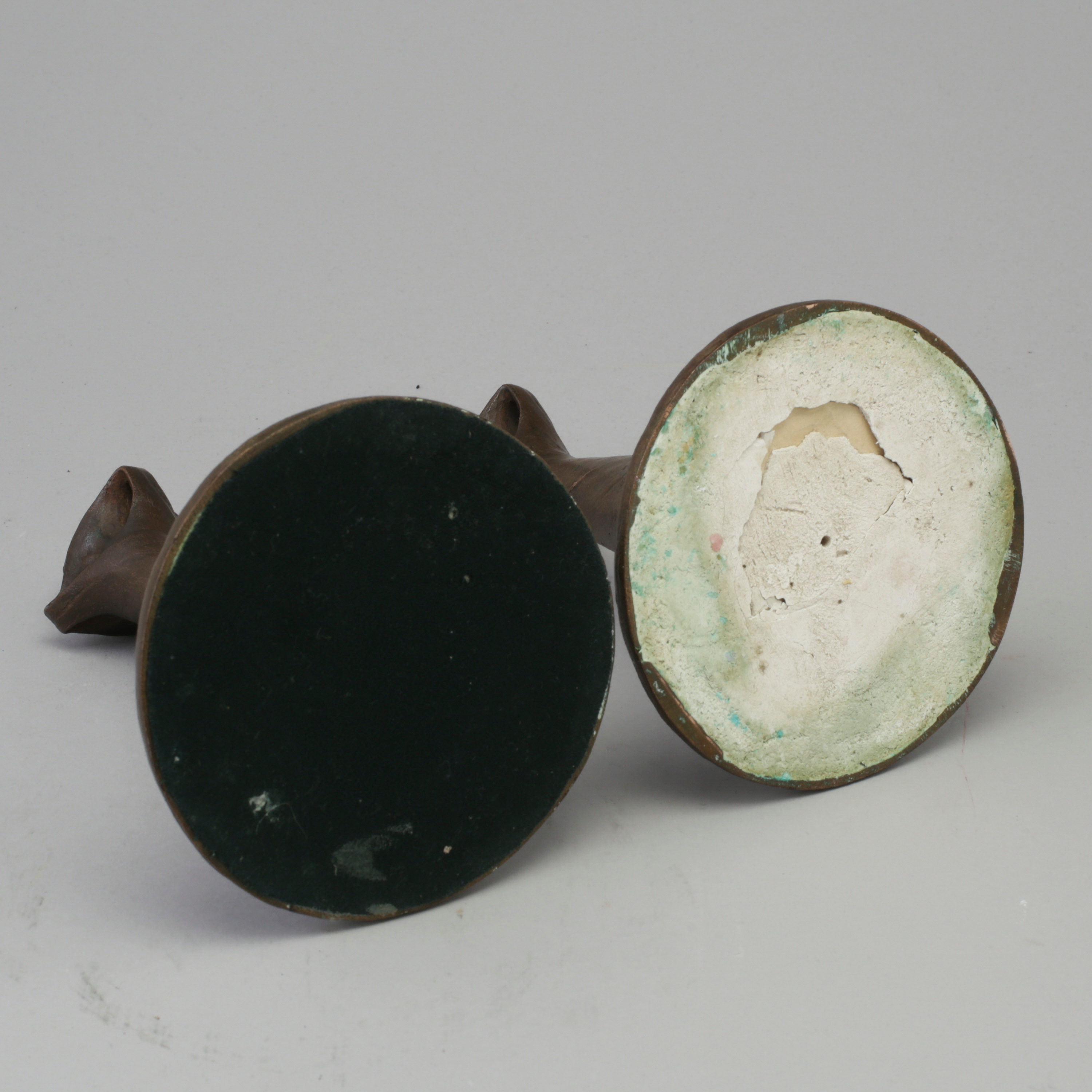 GERDA BACKLUND, ljusstakar, ett par samt bläckhorn, brons, jugend, 1900 ...