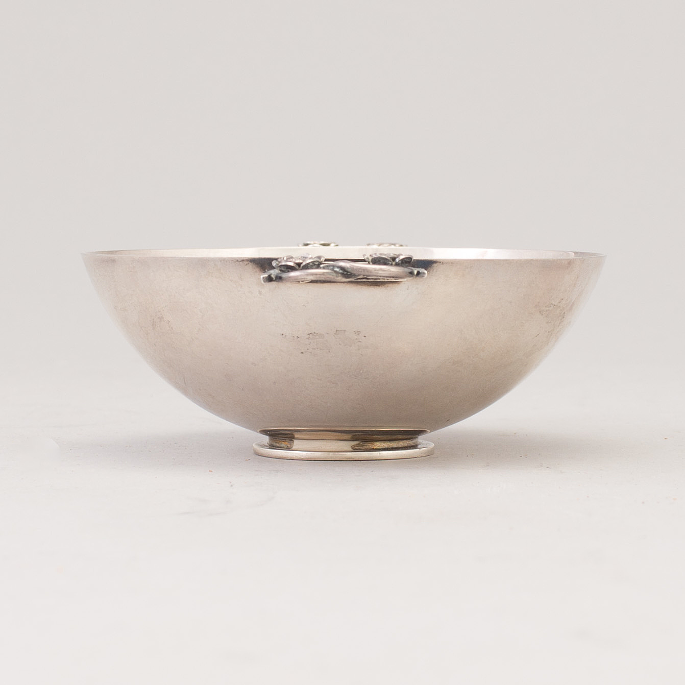 A sterling silver bowl by Borgila Stockholm, dated 1937. - Bukowskis