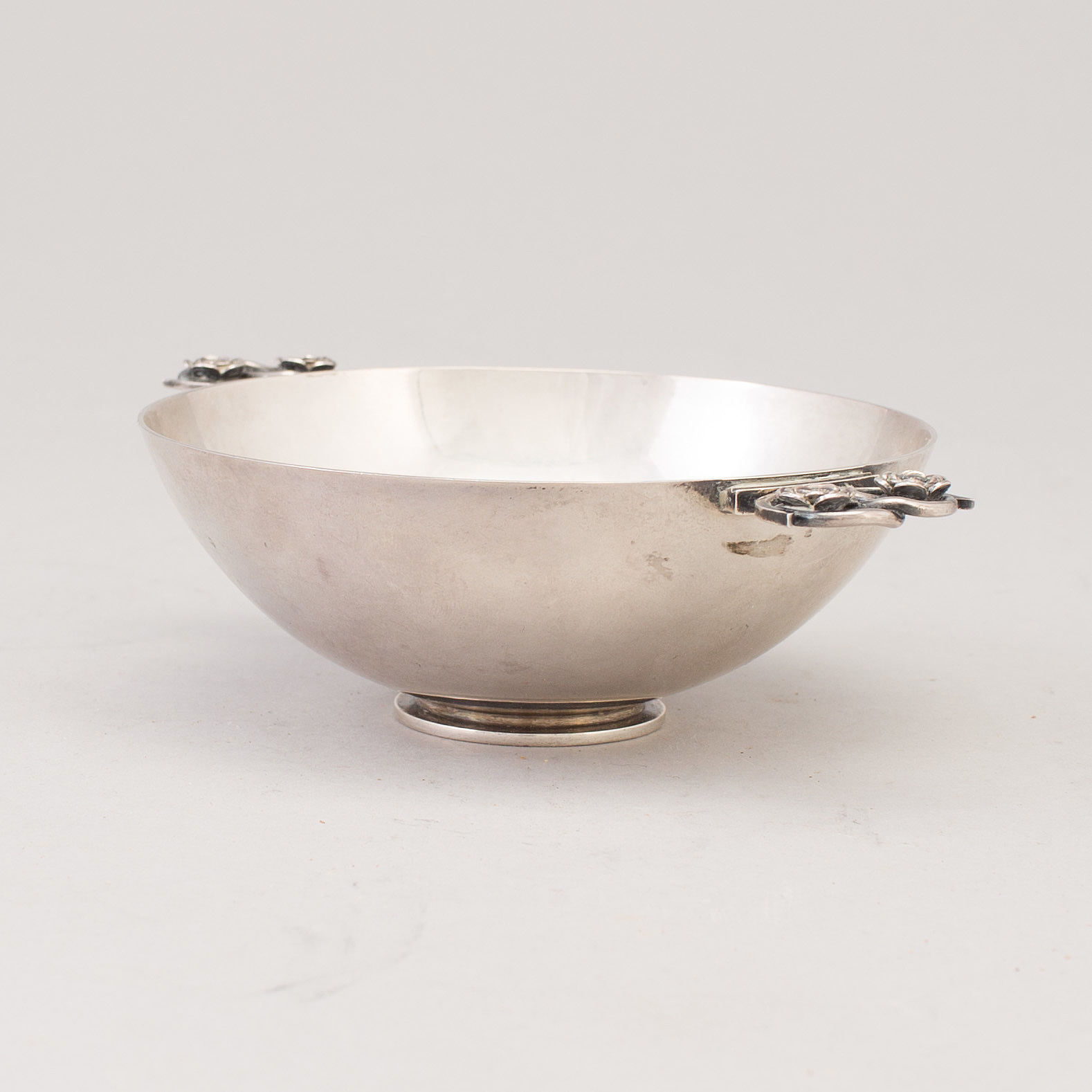 A sterling silver bowl by Borgila Stockholm, dated 1937. - Bukowskis