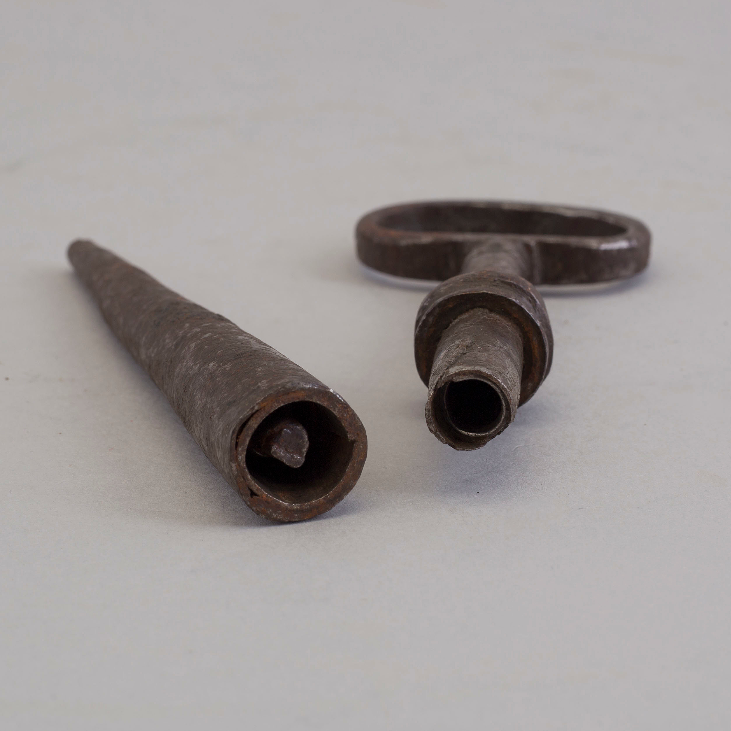 A 18th century iron key to wine barrels. - Bukowskis