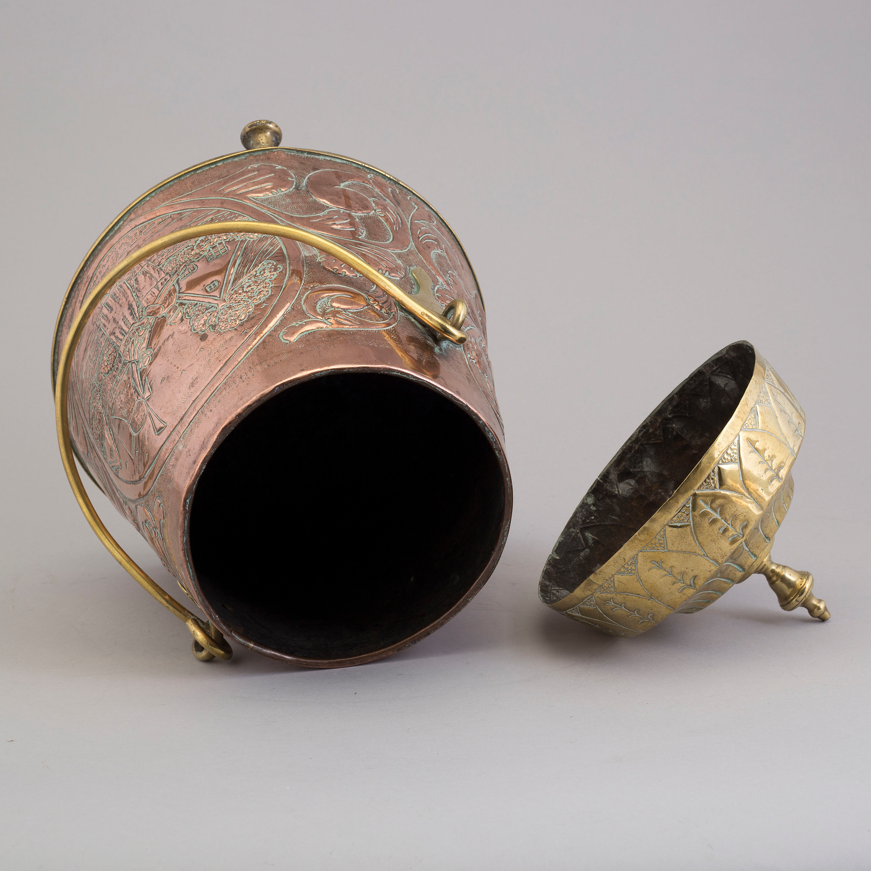 A 18th century. brass and copper container. - Bukowskis