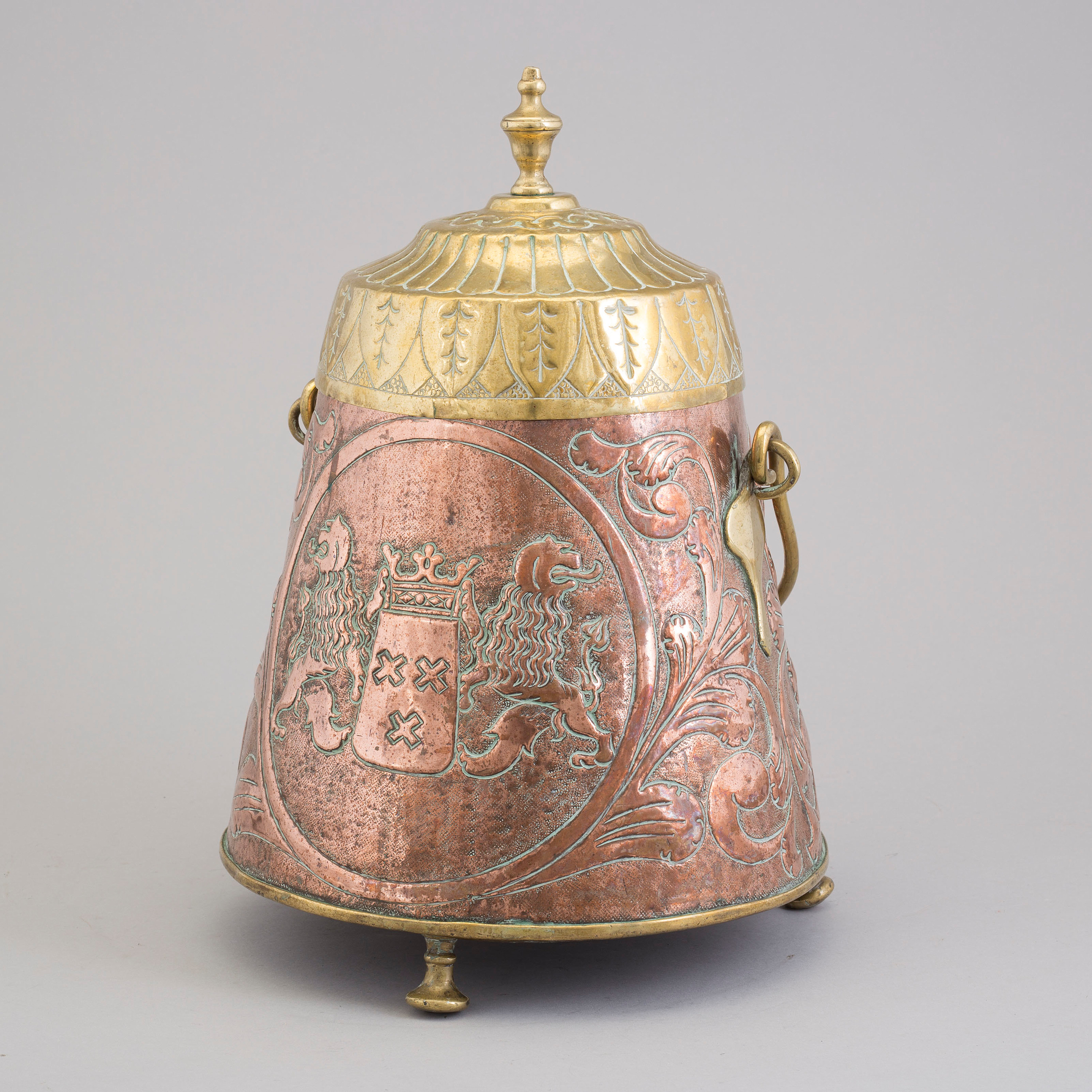 A 18th century. brass and copper container. - Bukowskis